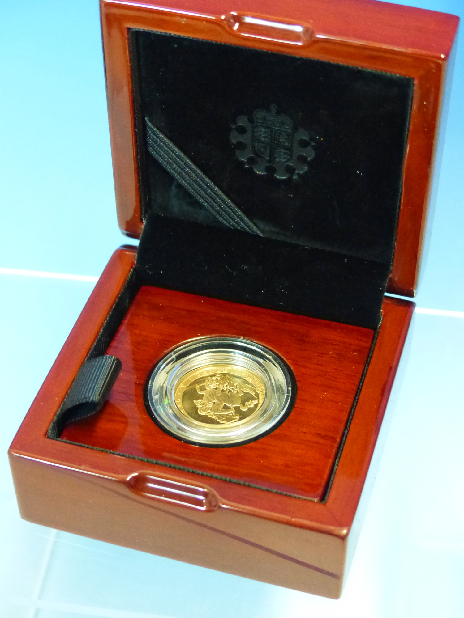 A 22ct GOLD FULL SOVEREIGN COIN. THE 200th ANNIVERSARY OF THE SOVEREIGN ...