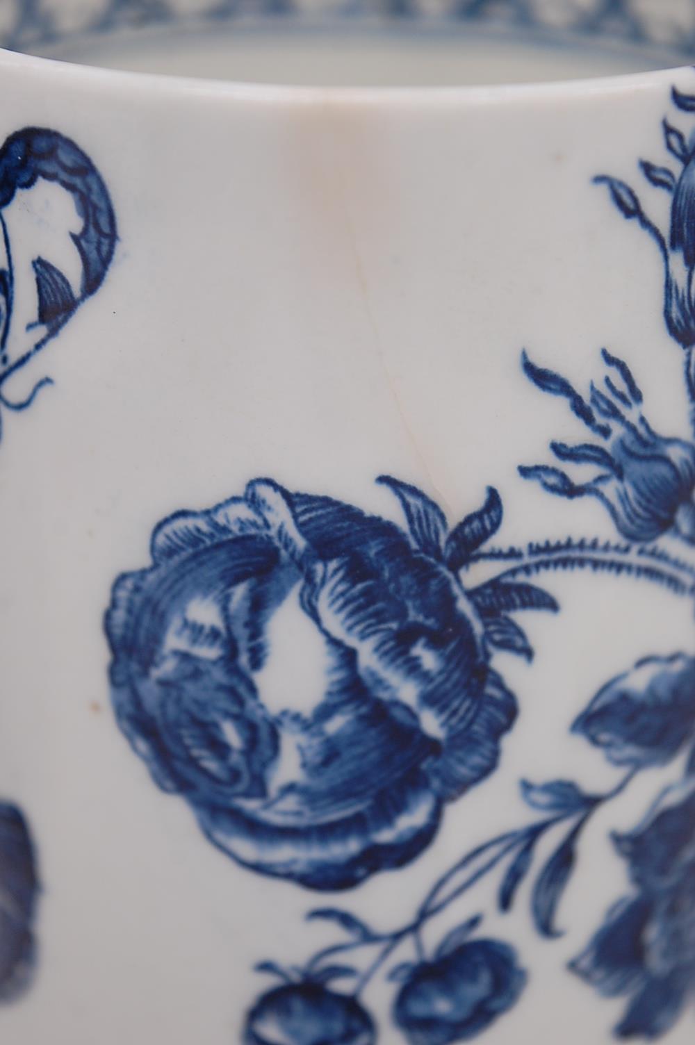A Lowestoft porcelain mug, circa 1770, underglaze blue decorated with ...