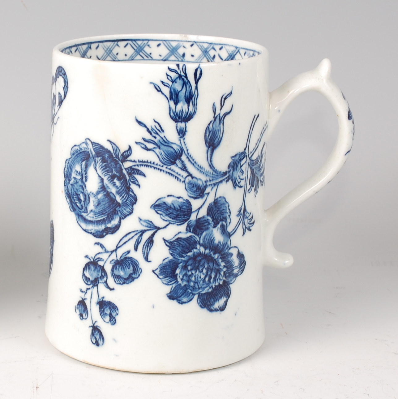 A Lowestoft porcelain mug, circa 1770, underglaze blue decorated with ...