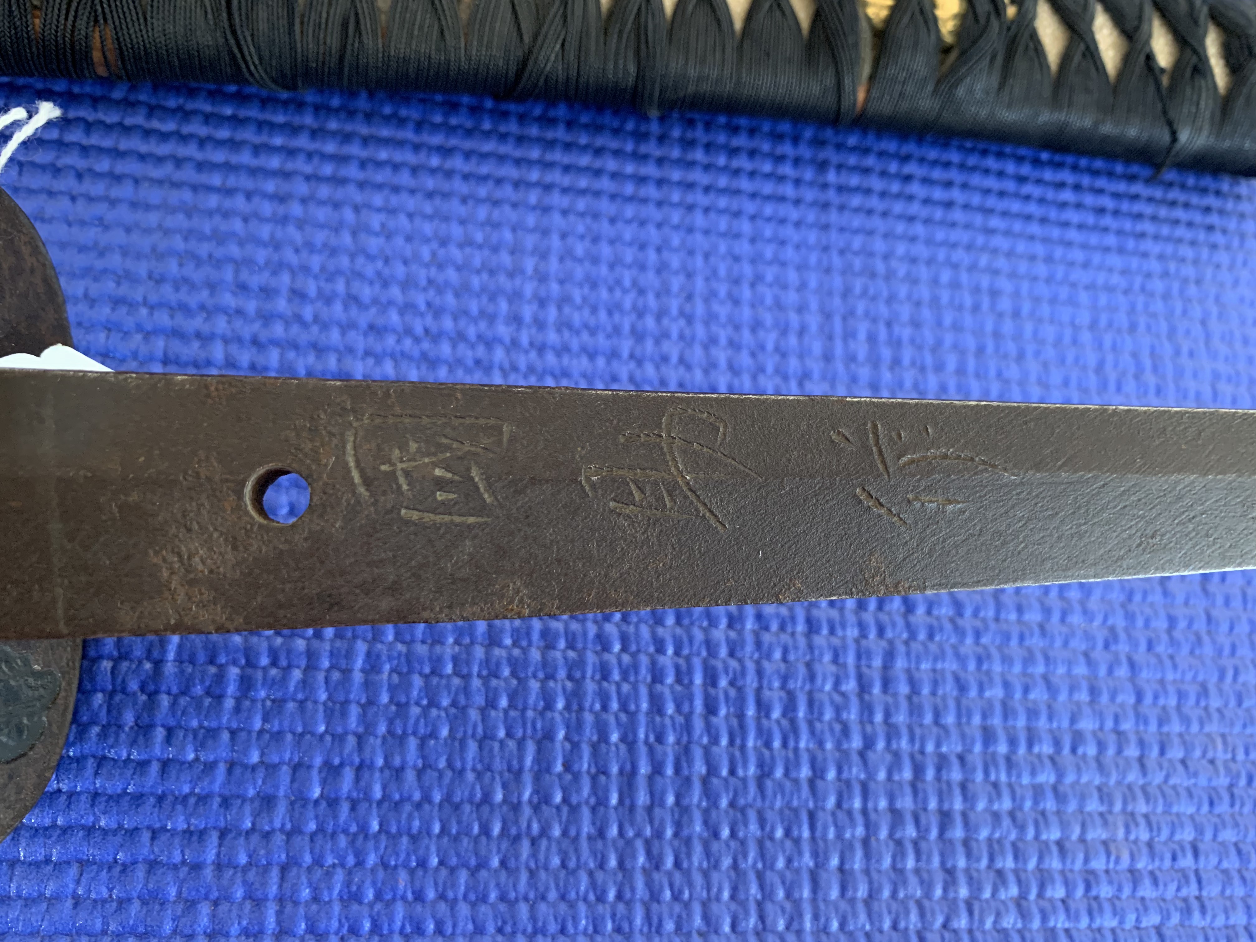 A Japanese katana sword, the tsuka having gilt menuki, textured kashira ...