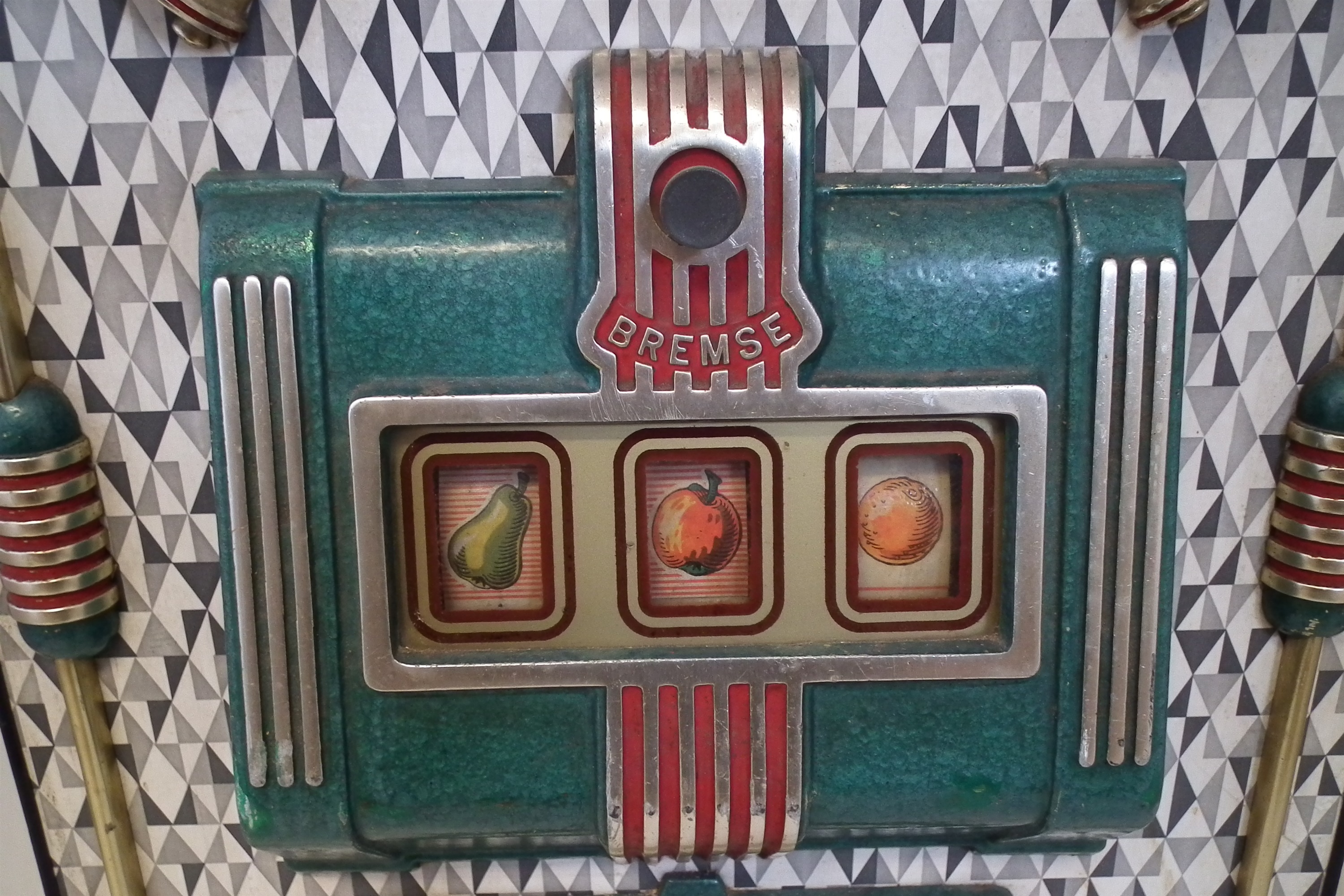 Bremse Beromat one arm bandit fruit machine, with keys, 73cm high The ...