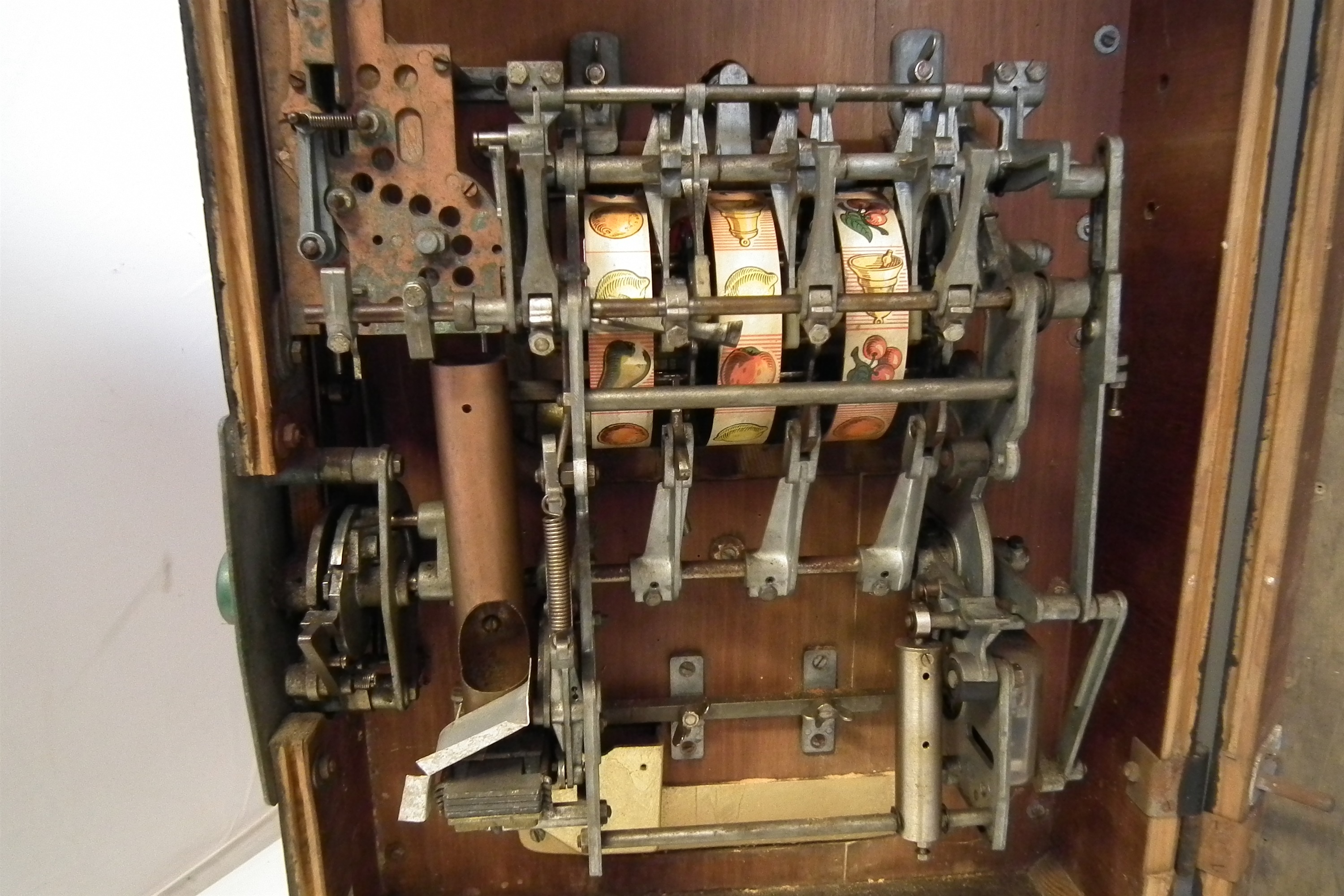 Bremse Beromat one arm bandit fruit machine, with keys, 73cm high The ...