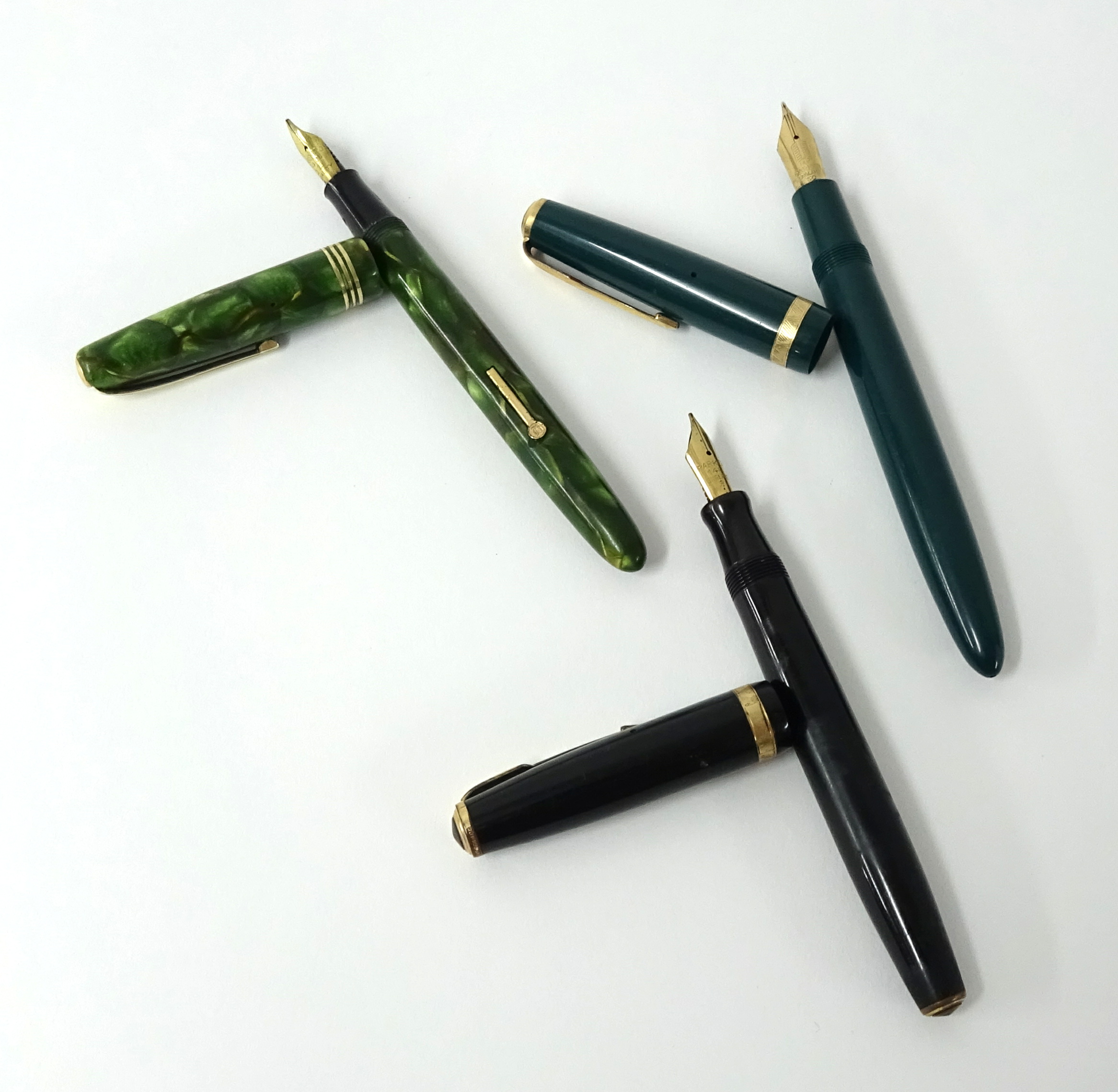 The Burnham Pen, fountain pen marked 14ct nib together with a Parker ...