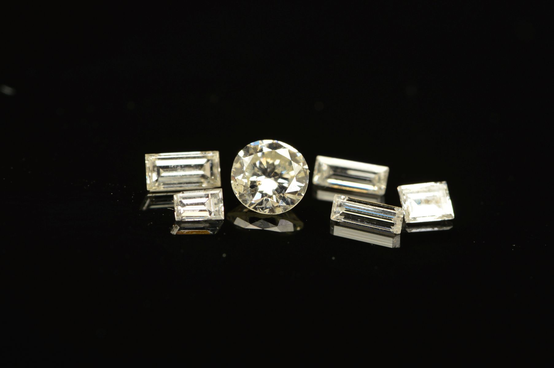 A LARGE COLLECTION OF MELEE DIAMONDS, to include old cuts, round ...