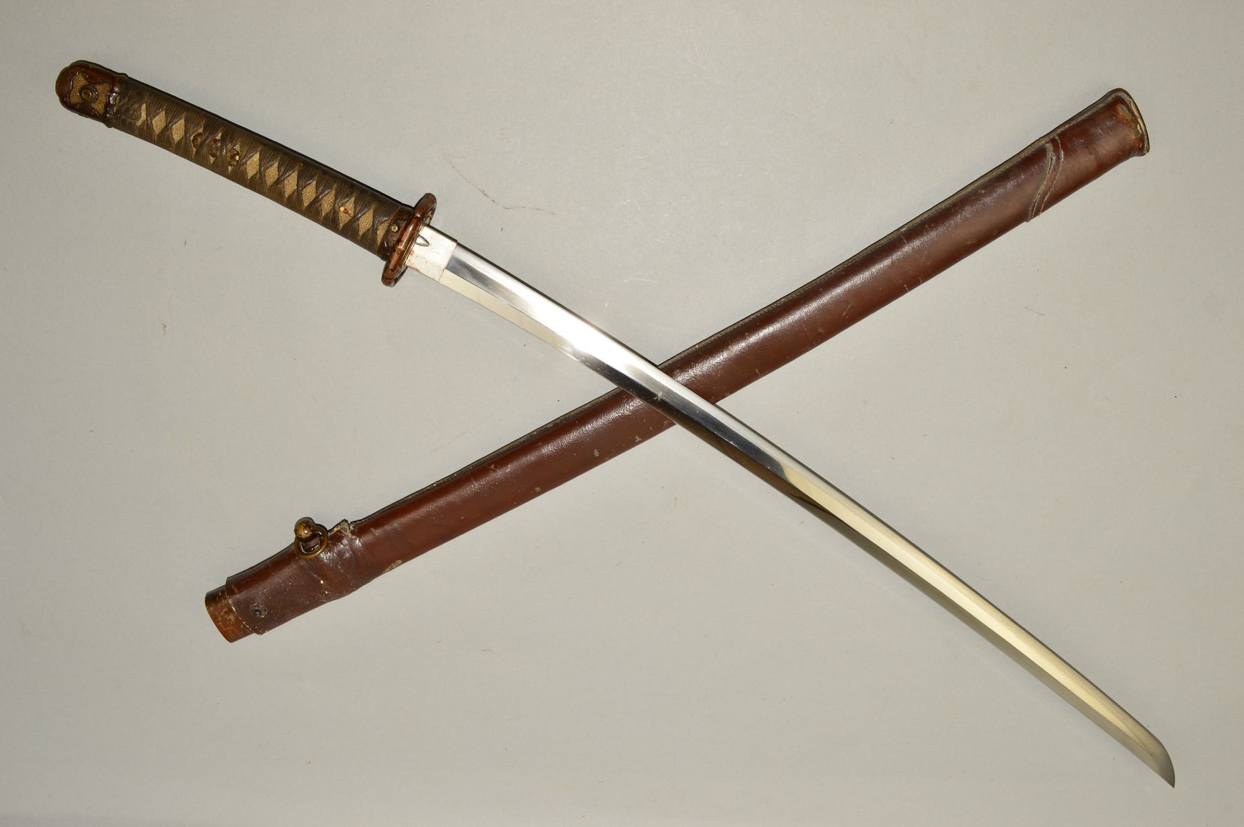 A JAPANESE WWII ERA OFFICERS SAMURI SWORD, fully original in good ...