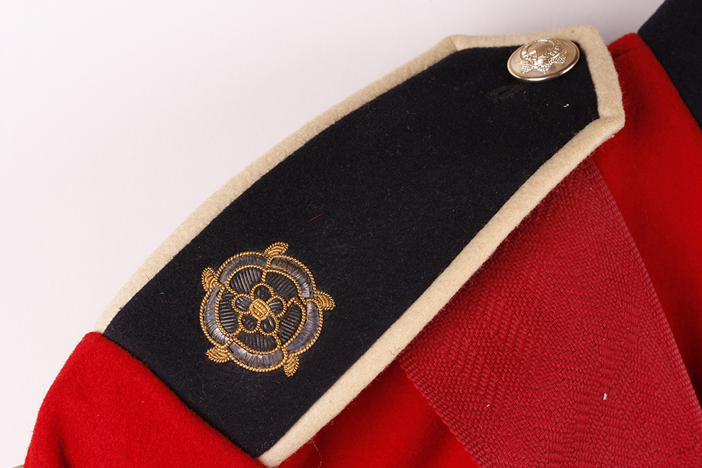 Coldstream Guards Colour Sergeant Uniform. Black bearskin with 5 red ...