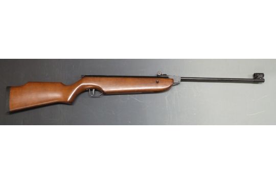 Cometa 300 .22 air rifle with semi-pistol grip and raised cheek piece ...