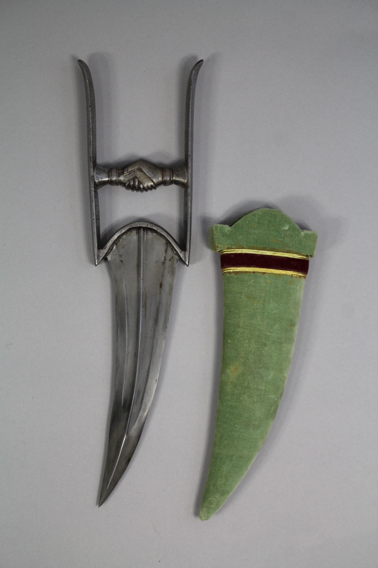 Indian dagger katar of rare curved form with scabbard. 37cm overall ...