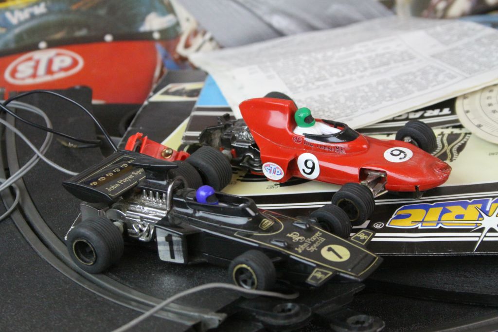 Boxed Scalextric 400 Electric Model Racing Set, with slot cars and two ...