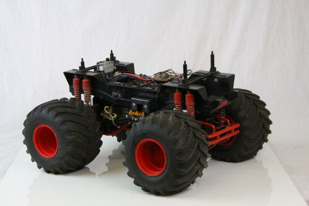 Two 4WD remote control car chassis to include a Tamiya Bullhead ...