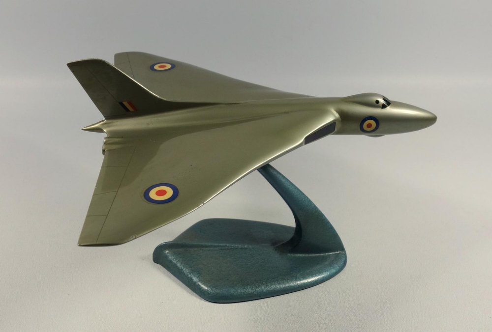 AVRO VULCAN - GOLD PAINTED METAL MODEL WITH DECALS (LENGTH 23 CM ...