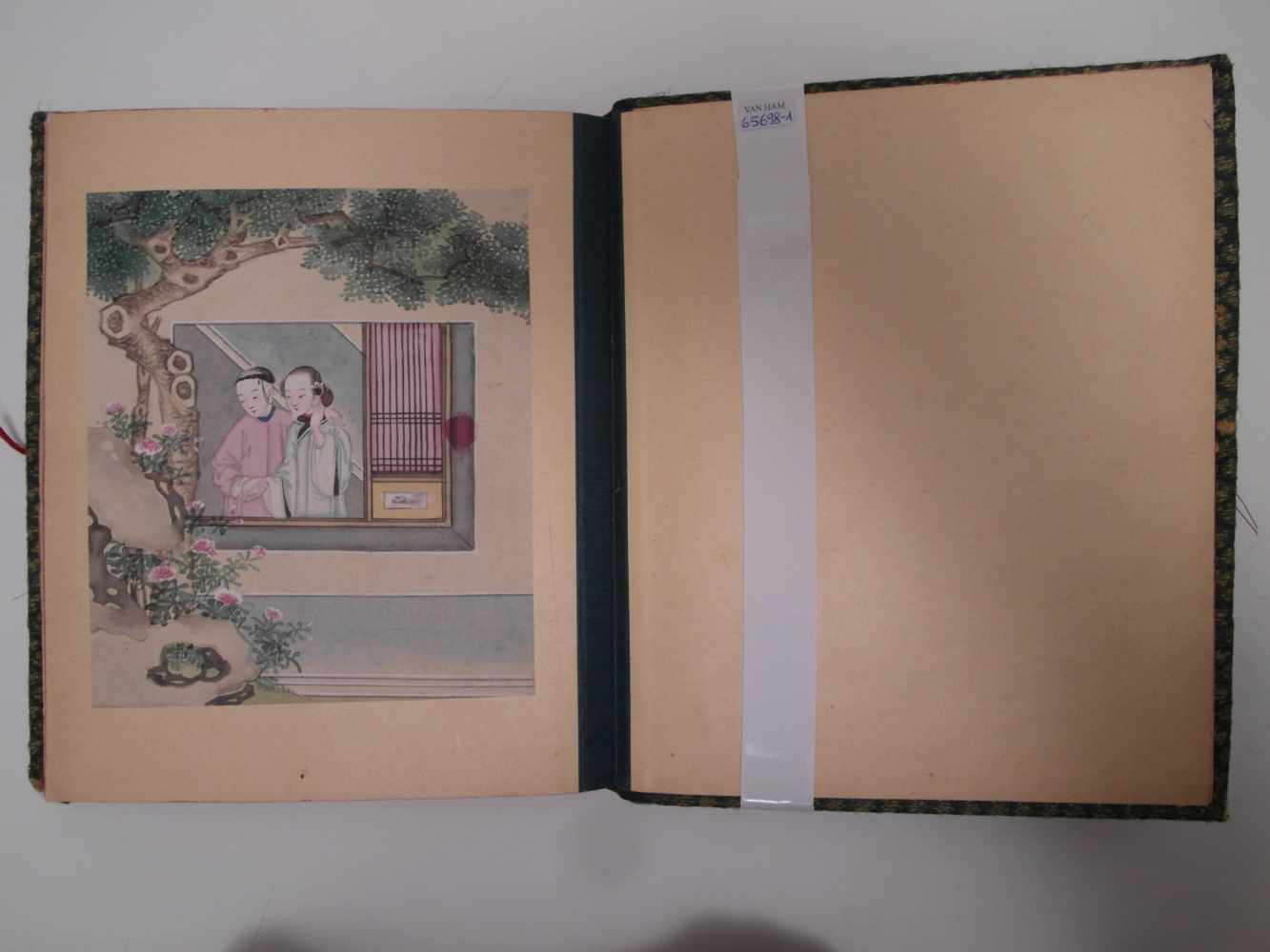 ALBUM WITH TWELVE EROTIC PAINTINGS. China. Qing dynasty. 18th/19th c ...