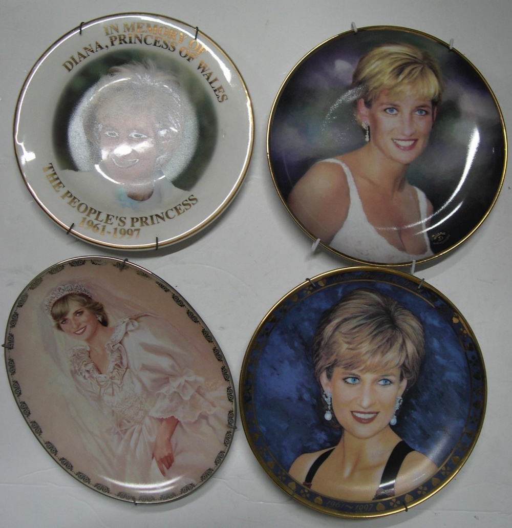 24 Royal Family collectors plates, complete with hangers, mainly of ...