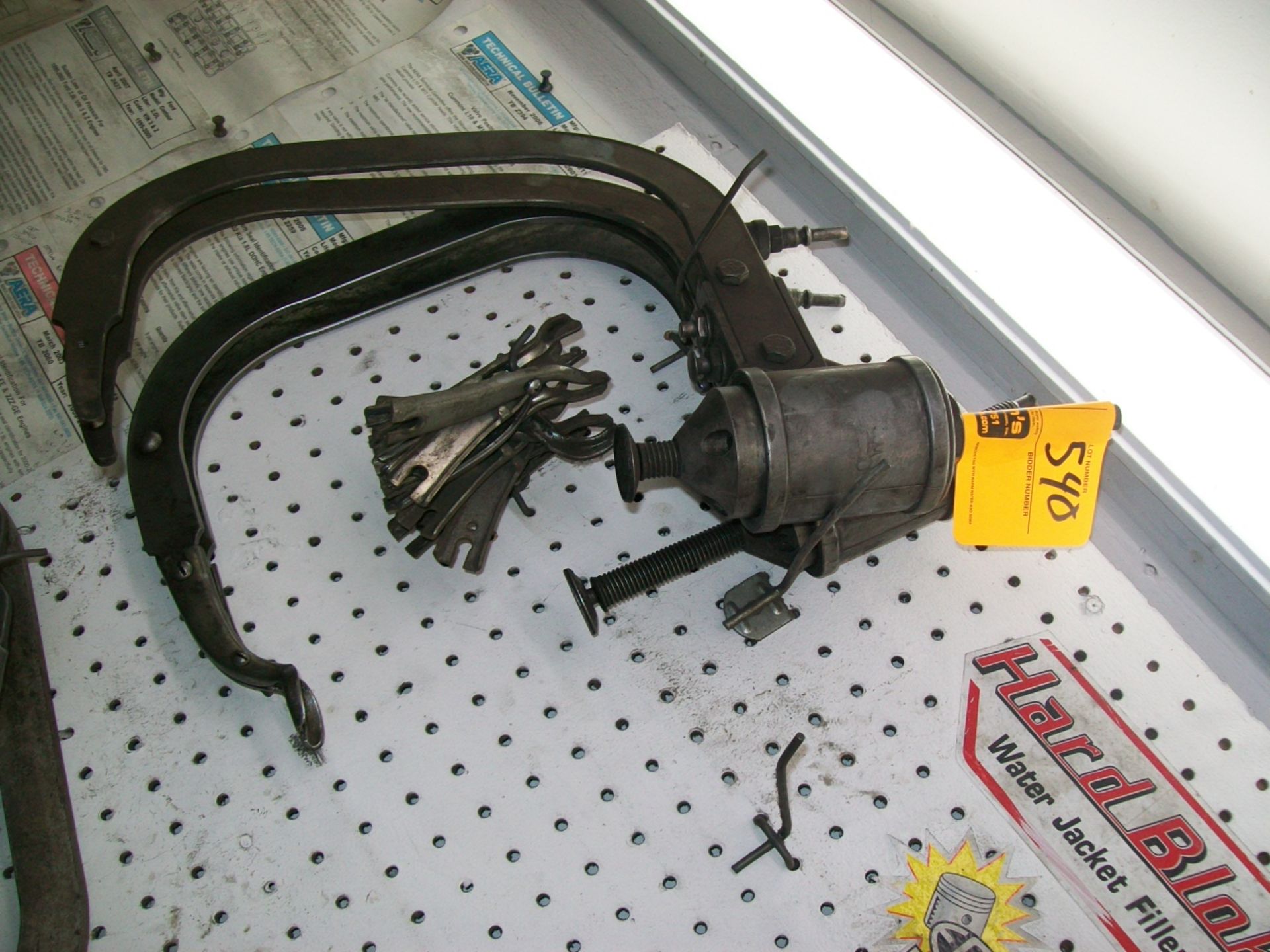 (2) AIR VALVE SPRING COMPRESSOR WITH EXTRA JAWS