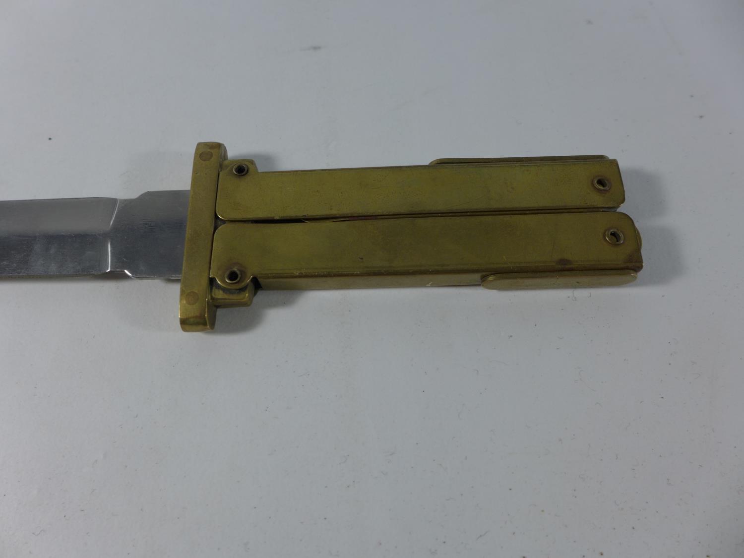 A GERMAN S.S BUTTERFLY KNIFE, 11 CM BLADE