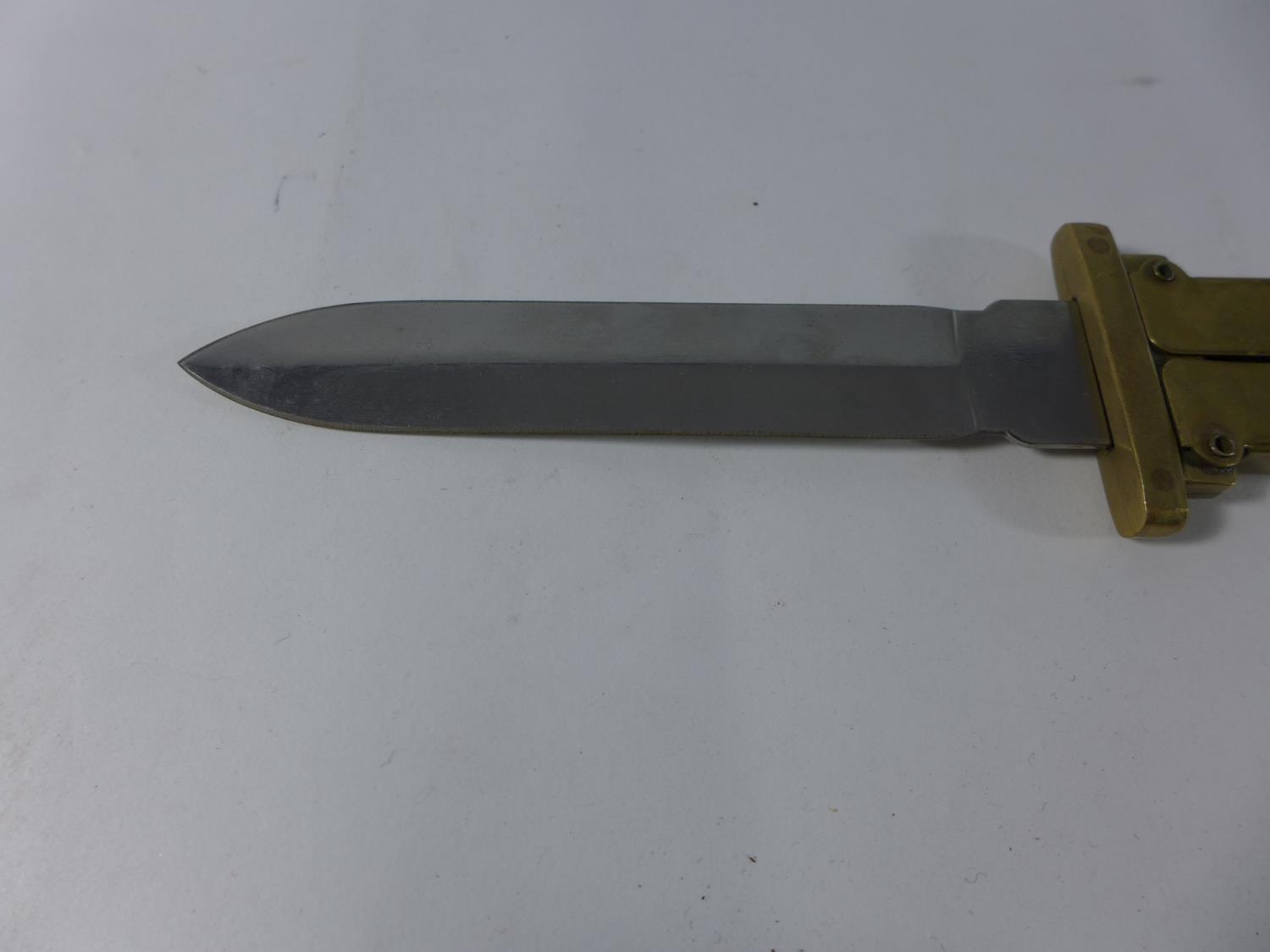 A GERMAN S.S BUTTERFLY KNIFE, 11 CM BLADE