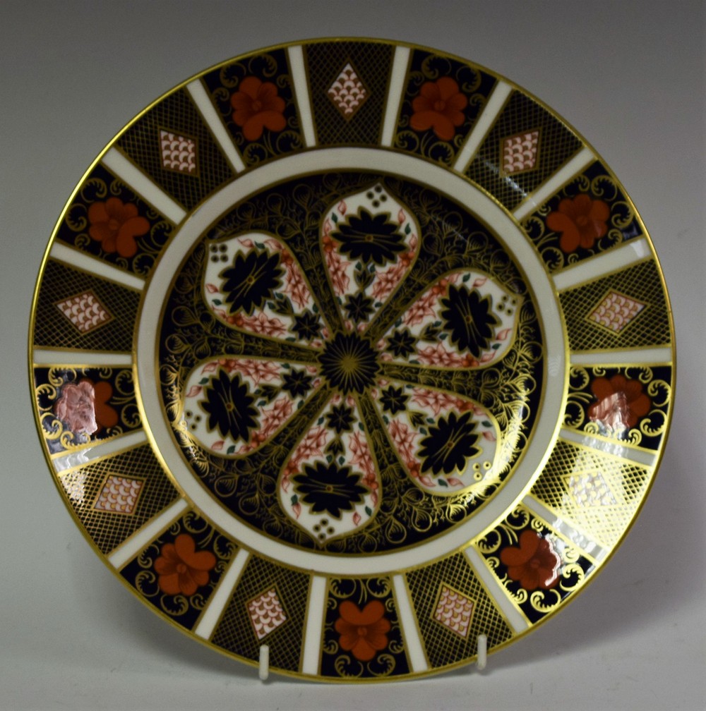 A Royal Crown Derby 1128 pattern plate, 27cm, first quality