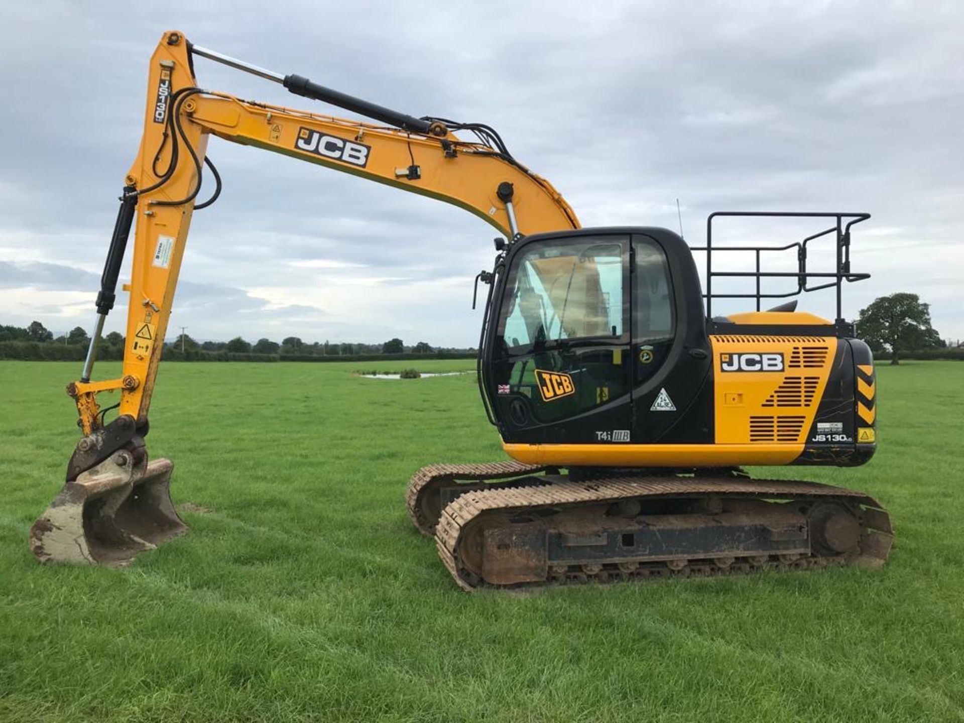 2015 JCB JS130 LC Quick Hitch Piped, one bucket 6270 hours. Reverse Cam ...
