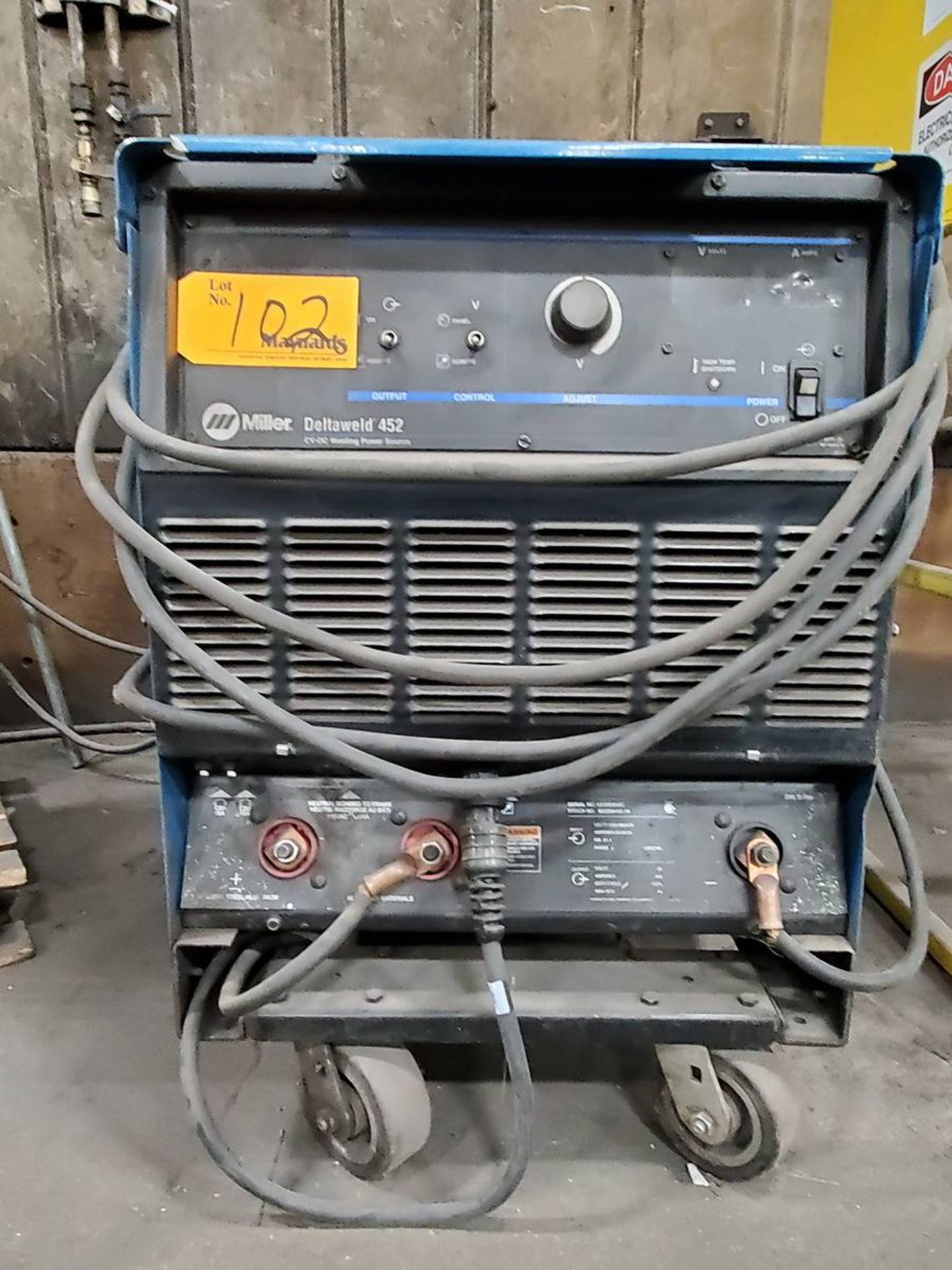 Miller DeltaWeld 452 Portable Welder 230/400/575V, 3PH, 60HZ, 63/32/25A ...