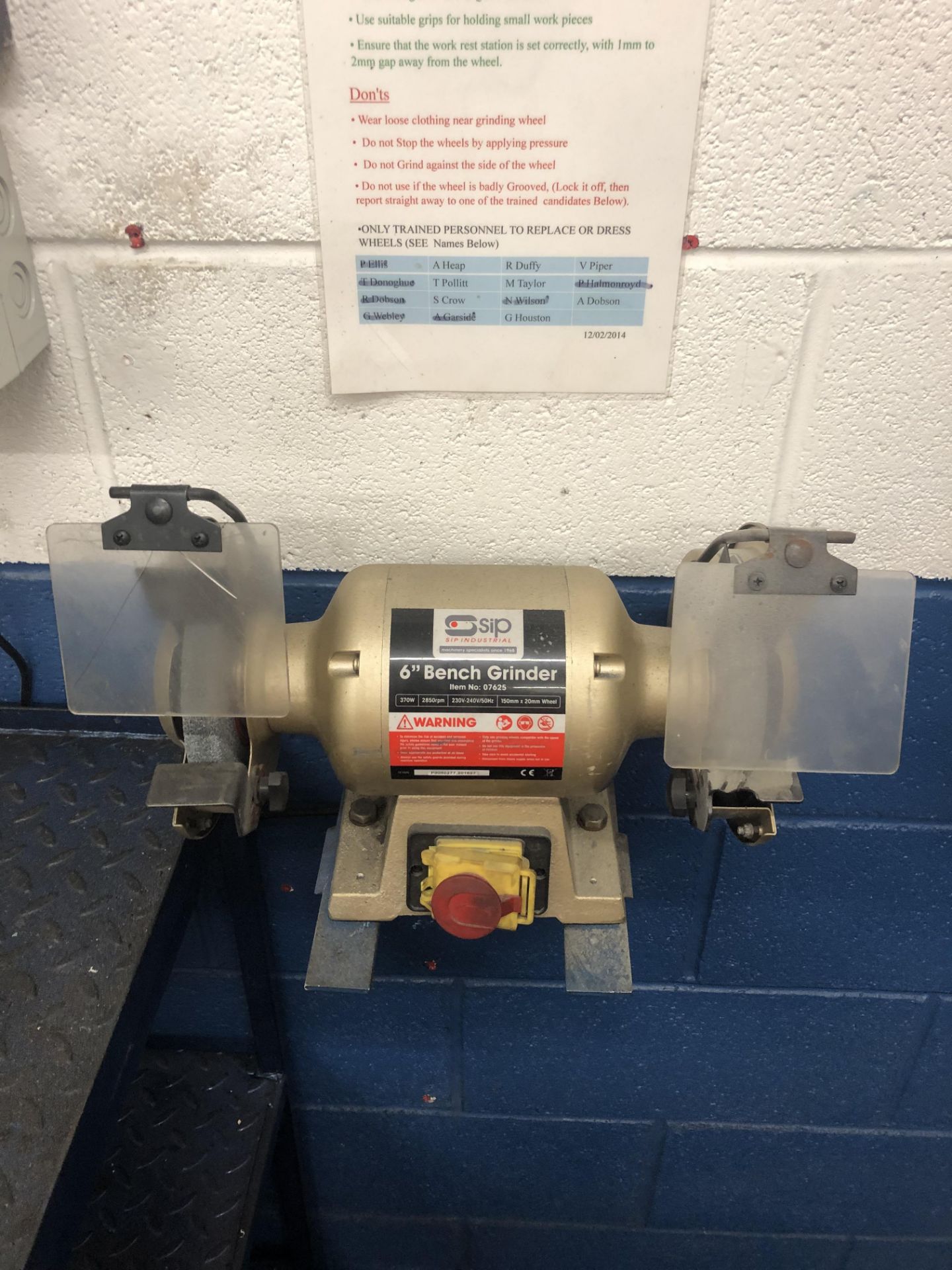 Guide Price - £100 - SIP 6" Bench Grinder - Item Number 07625 (370W ...