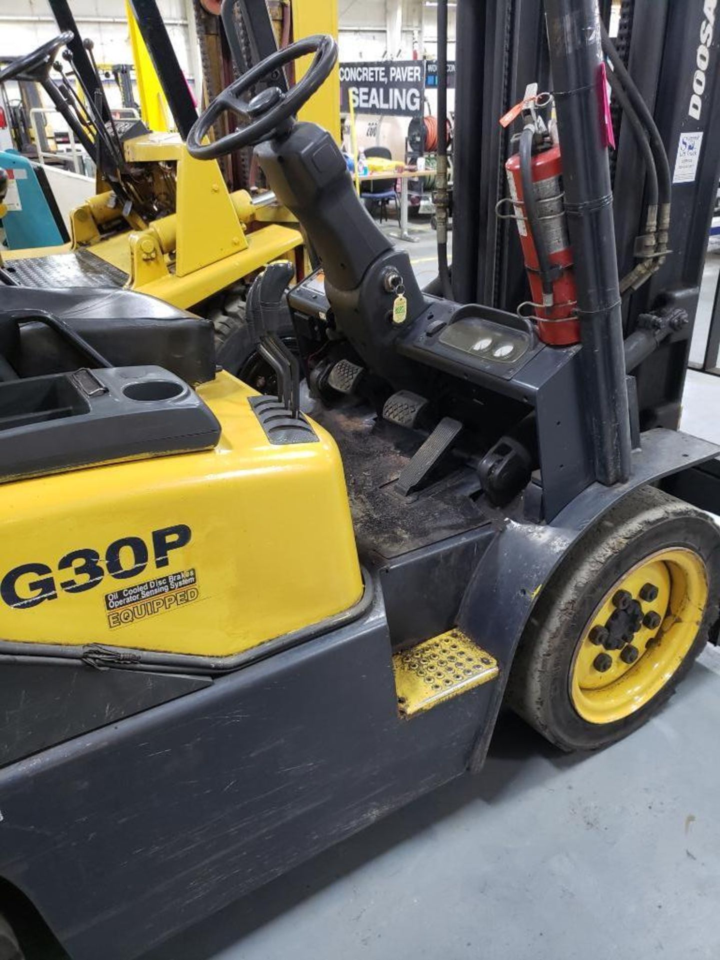 5350lb Doosan Daewoo propane forklift model G30P-3. 3 stage 186 inch ...
