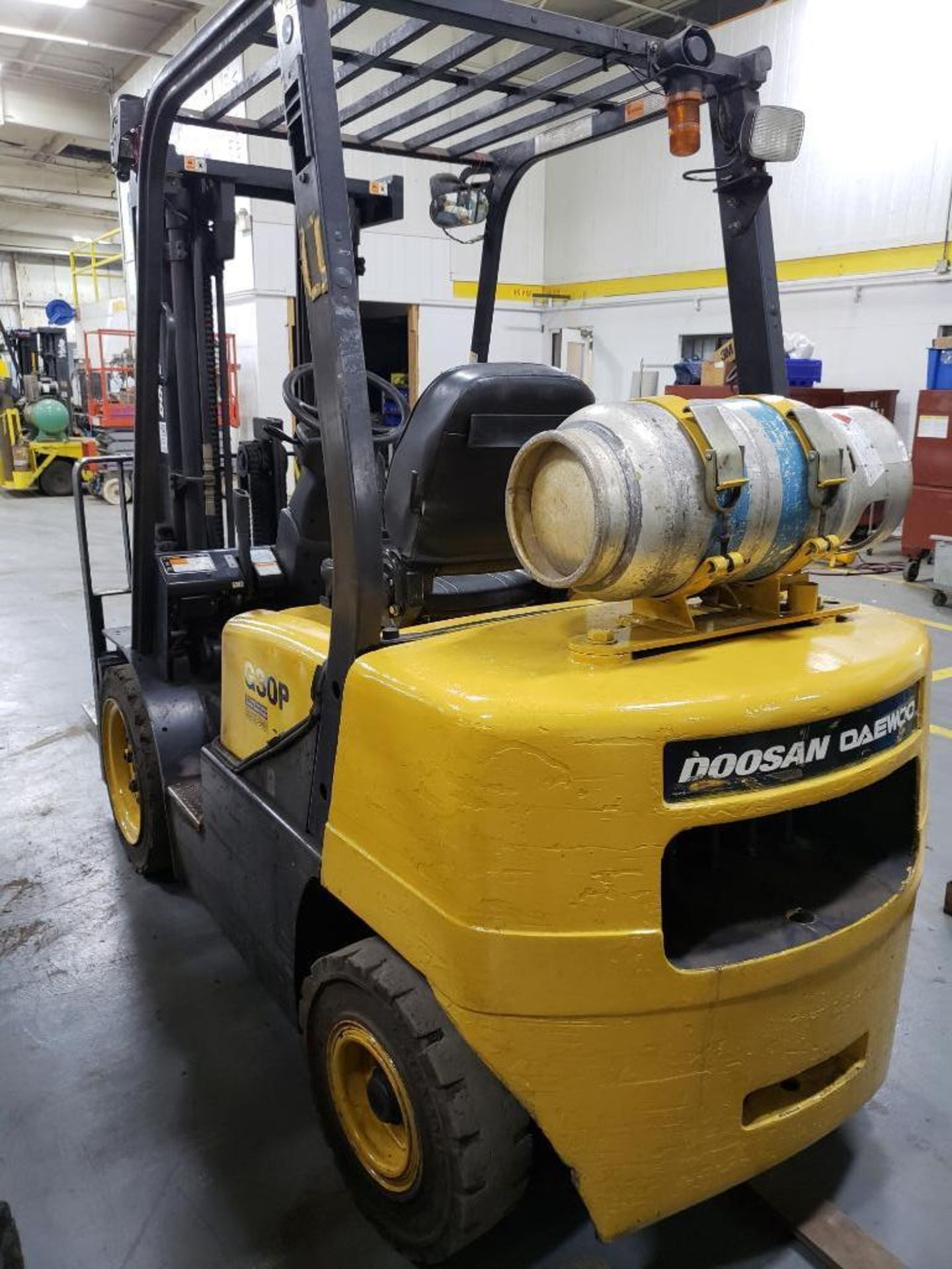 5350lb Doosan Daewoo propane forklift model G30P-3. 3 stage 186 inch ...