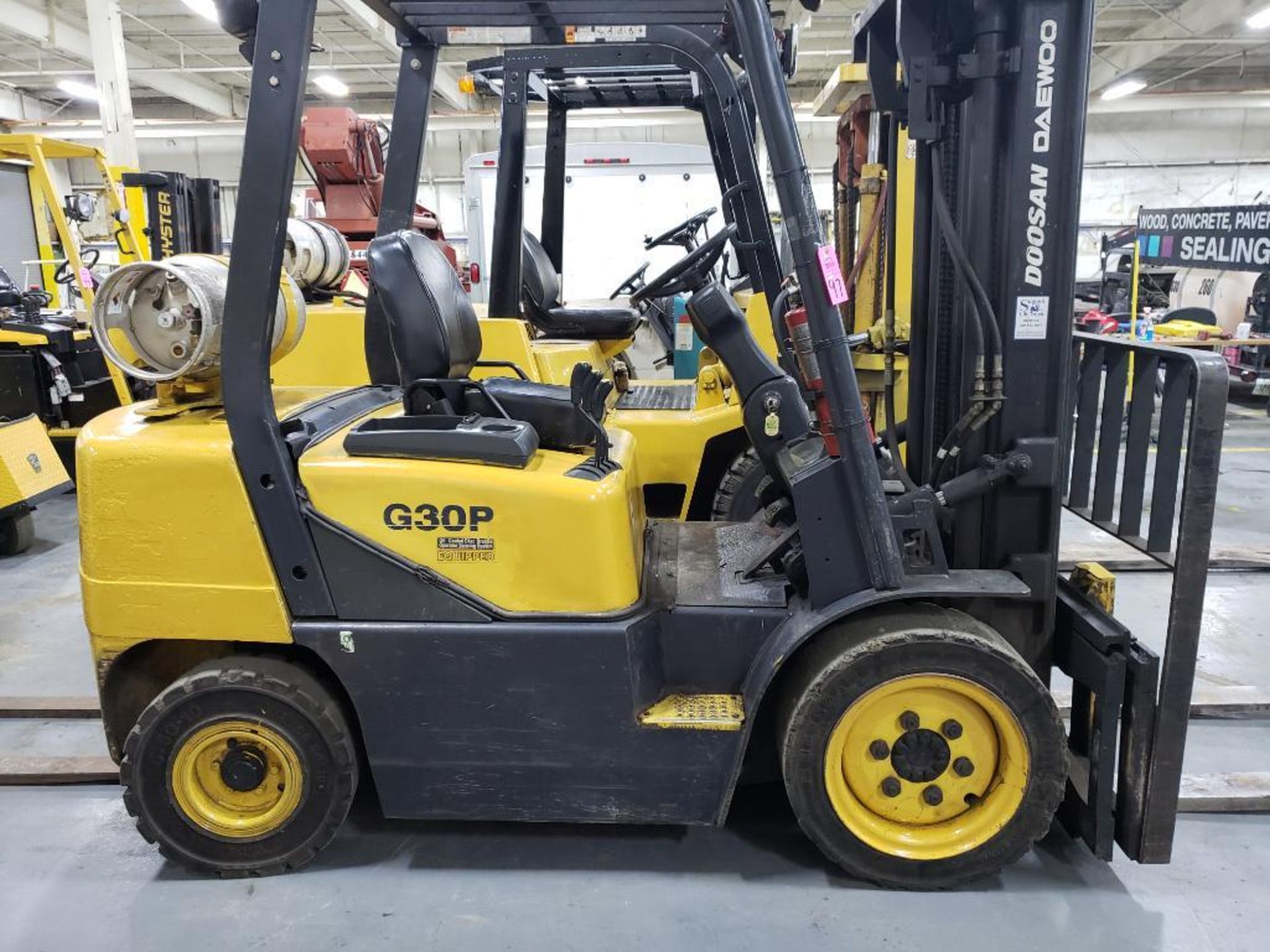 5350lb Doosan Daewoo propane forklift model G30P-3. 3 stage 186 inch ...