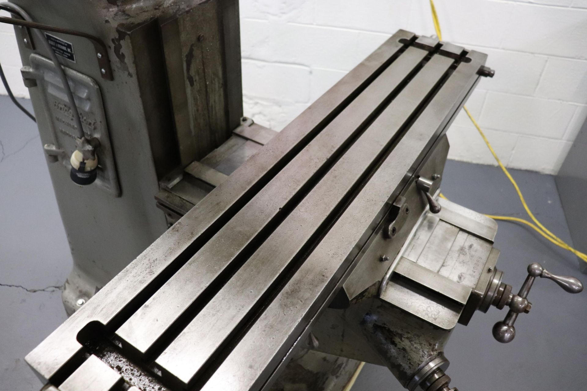 Bridgeport J-Head milling machine w/ VFD 9" x 42" table, wired 220v/1ph ...