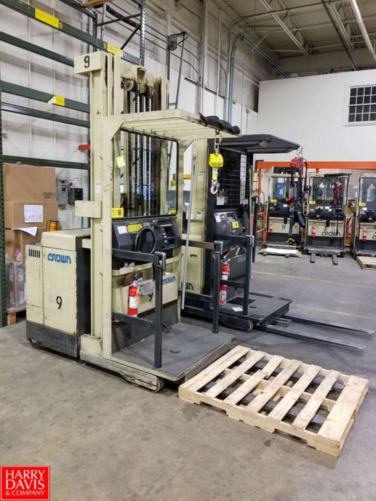 Crown 3,000 LB Capacity Stock Picker, 42" Forks, 240" 3-Stage Mast ...