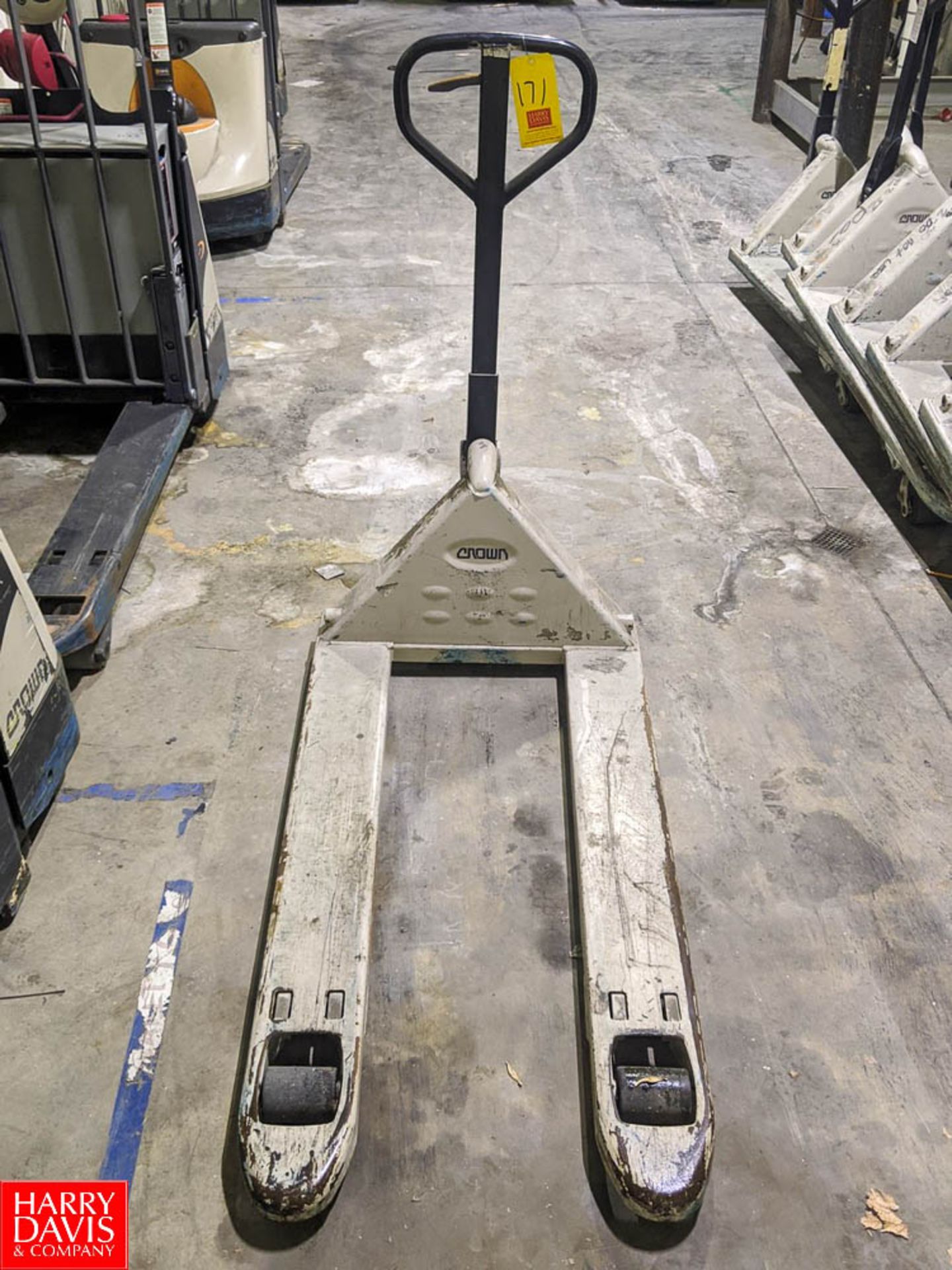 Crown 5,000 LB Capacity Pallet Jack Model PTH50 Rigging Fee: $10