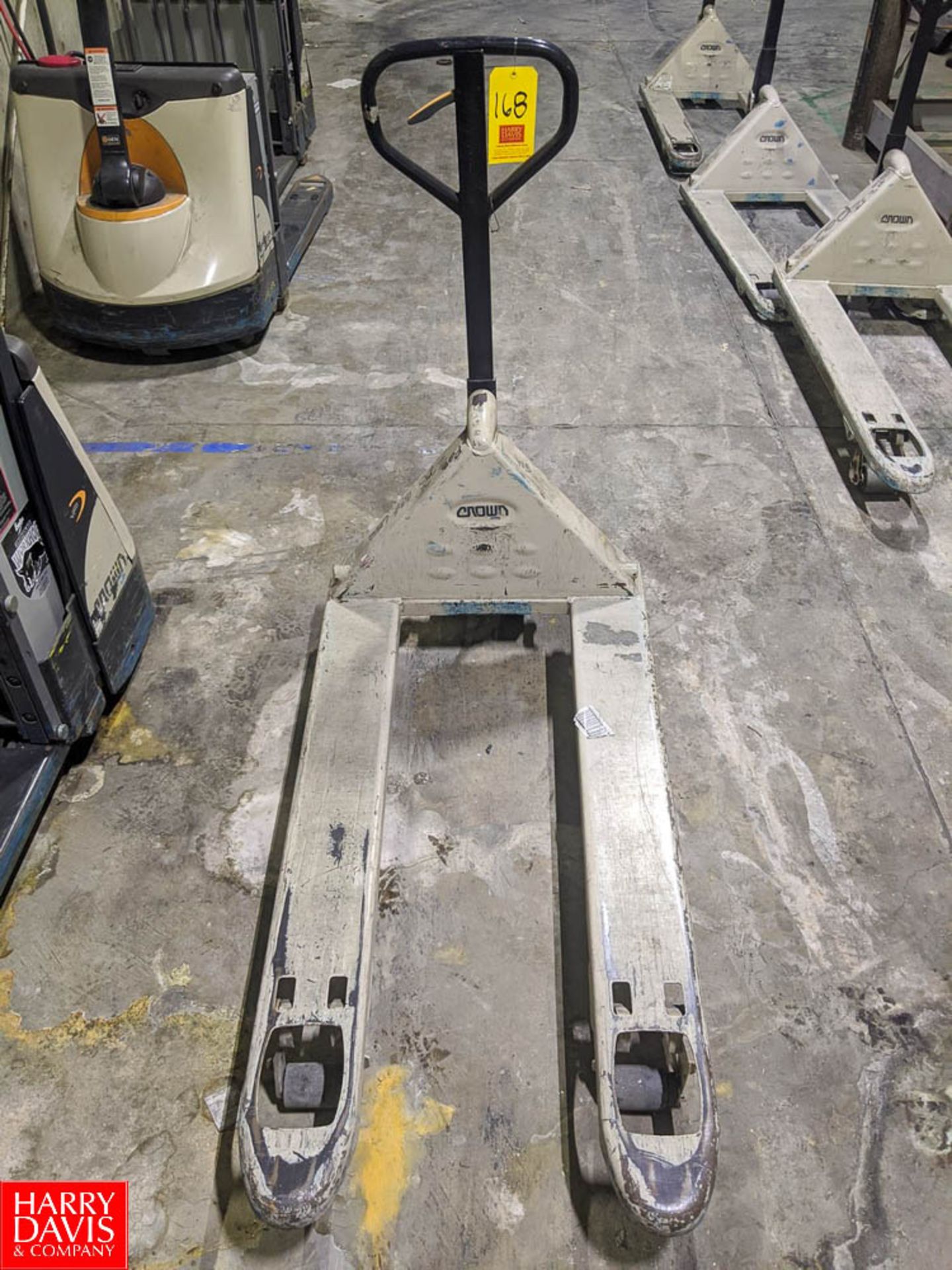 Crown 5,000 LB Capacity Pallet Jack Model PTH50 Rigging Fee: $10