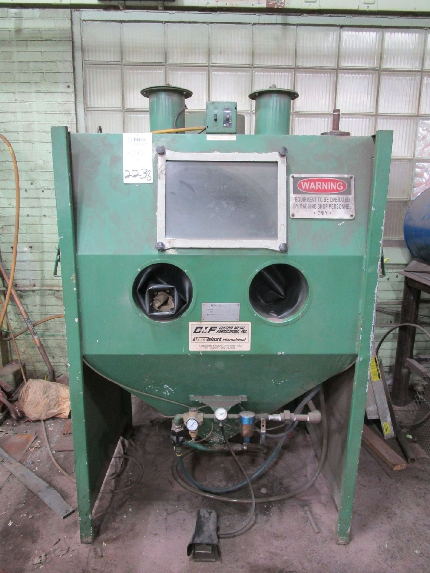 Vacu-Blast Manual Sand Blaster, (Note: Rigging Fee $450)