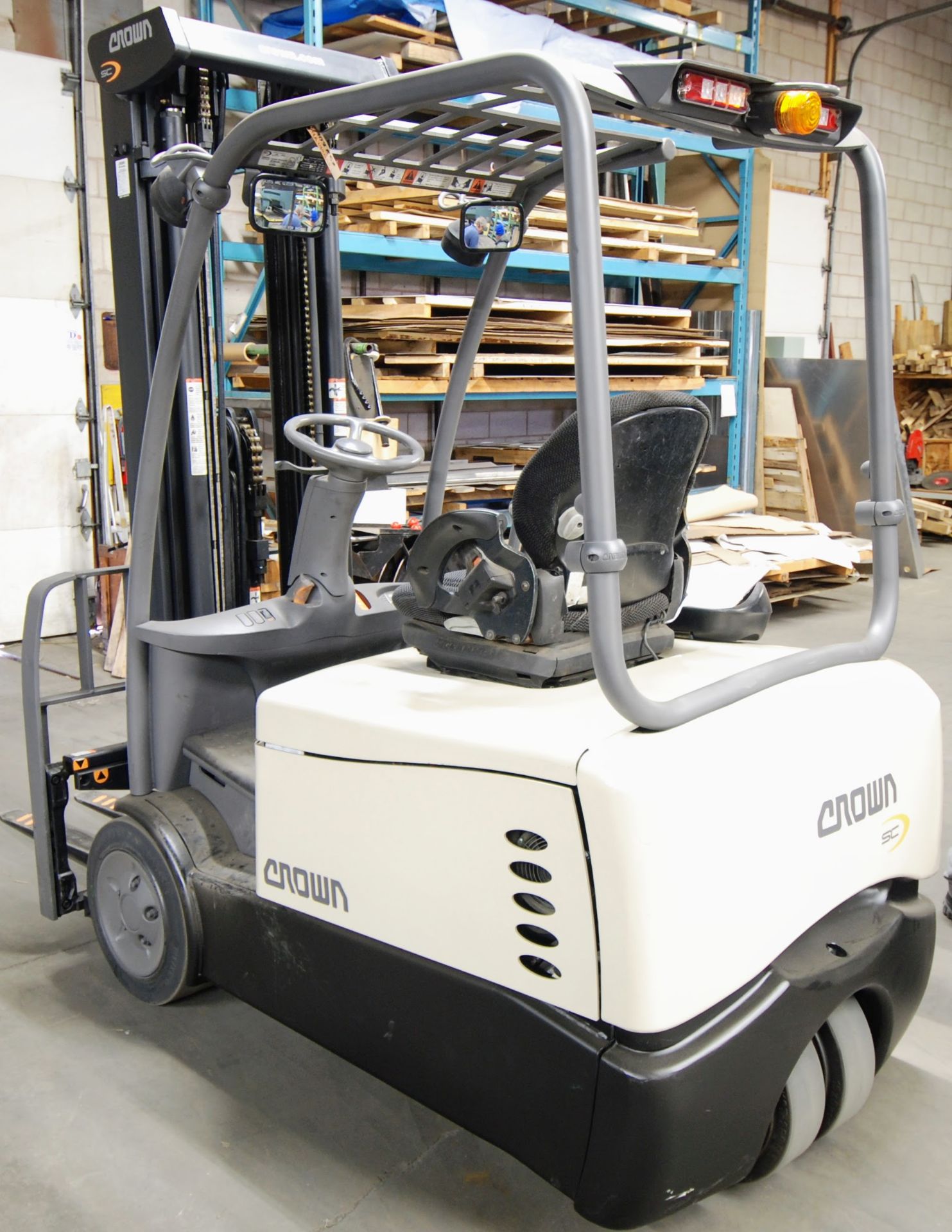 2013 CROWN SC5245-40 3-WHEEL ELECTRIC FORKLIFT, 4,000LB CAP., 3-STAGE ...