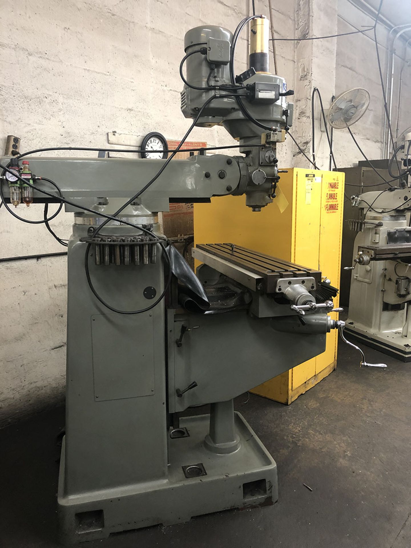 SHARP VERTICAL MILLING MACHINE; TORQUE RITE POWER DRAW BAR, 50'' X 10 ...