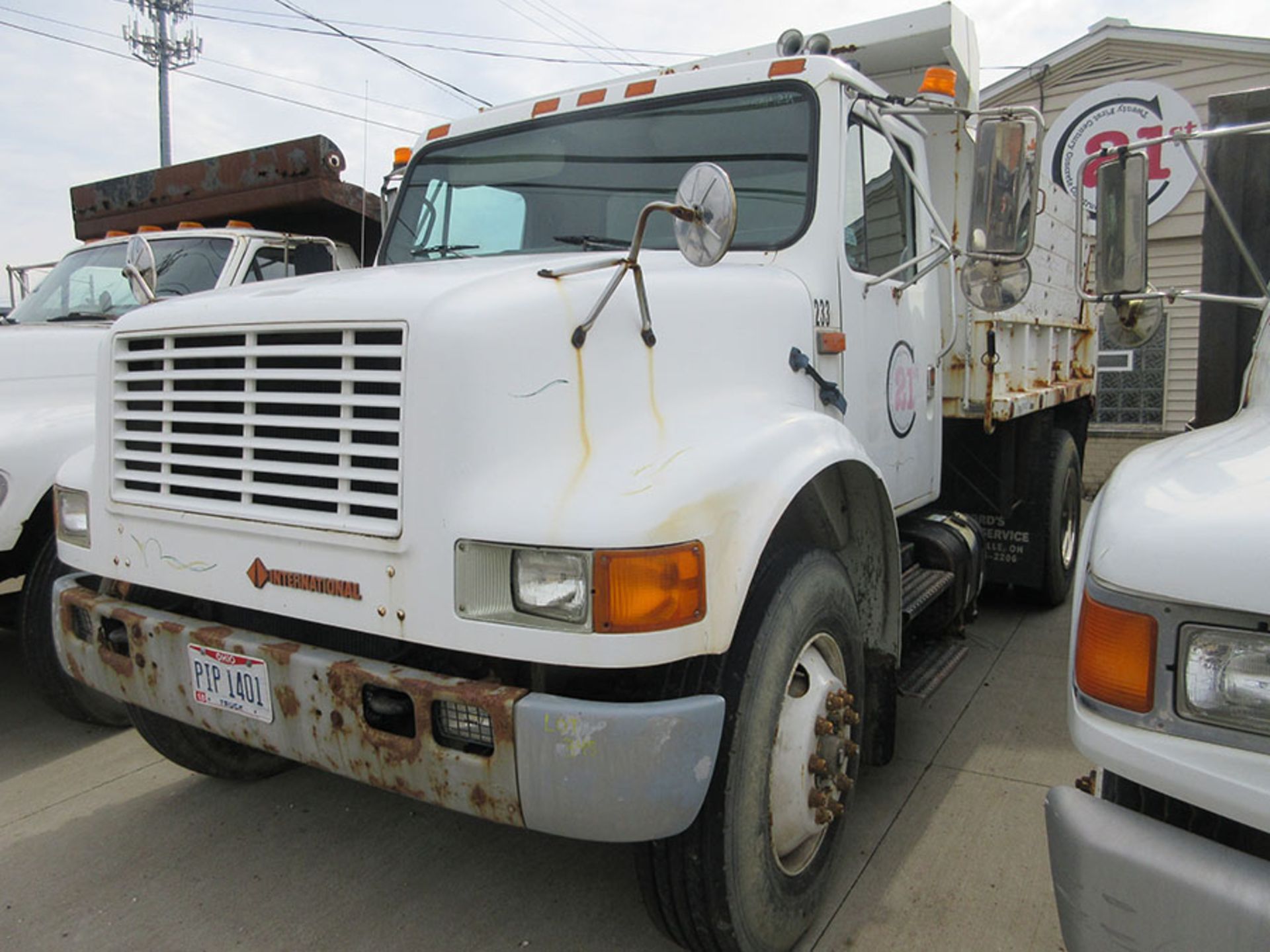 1991 NAVISTAR INTERNATIONAL 4900 DUMP TRUCK; SINGLE AXLE, GALION ...