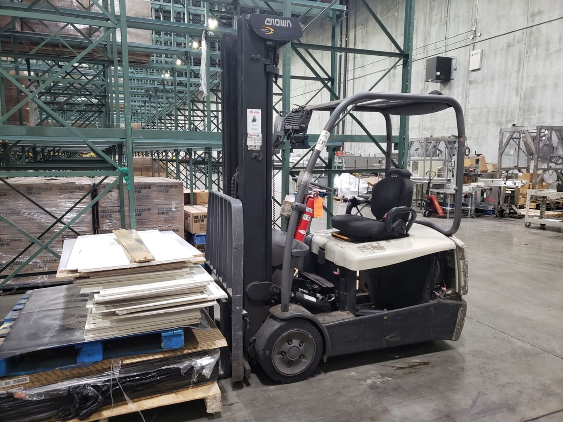 Late 2000s Estimated Crown Forklift Model 5200 Series Electric Lift ...
