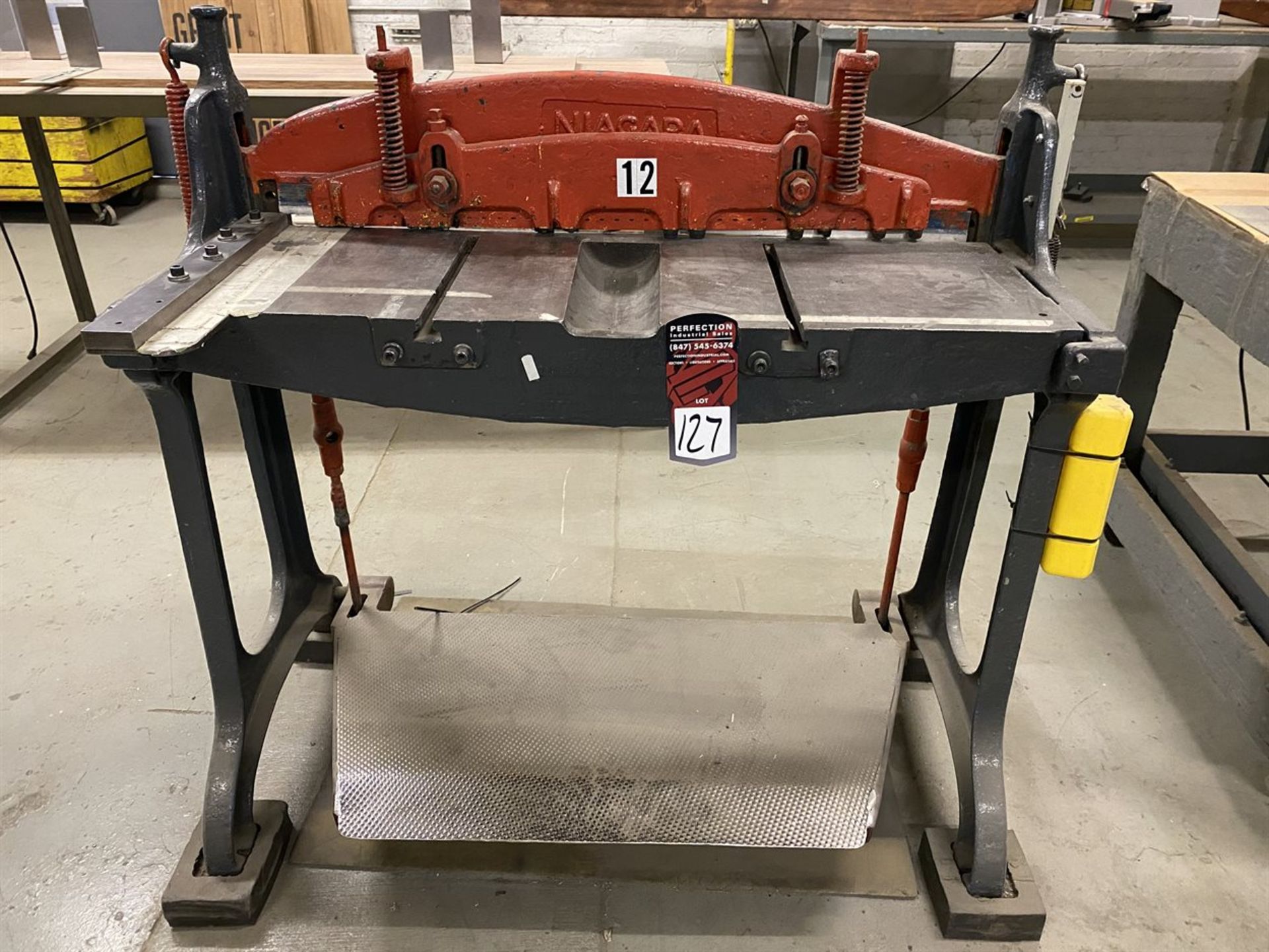 NIAGARA 36" Foot Shear