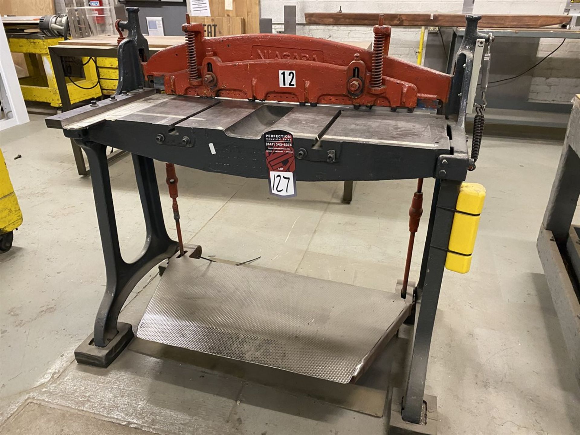 NIAGARA 36" Foot Shear