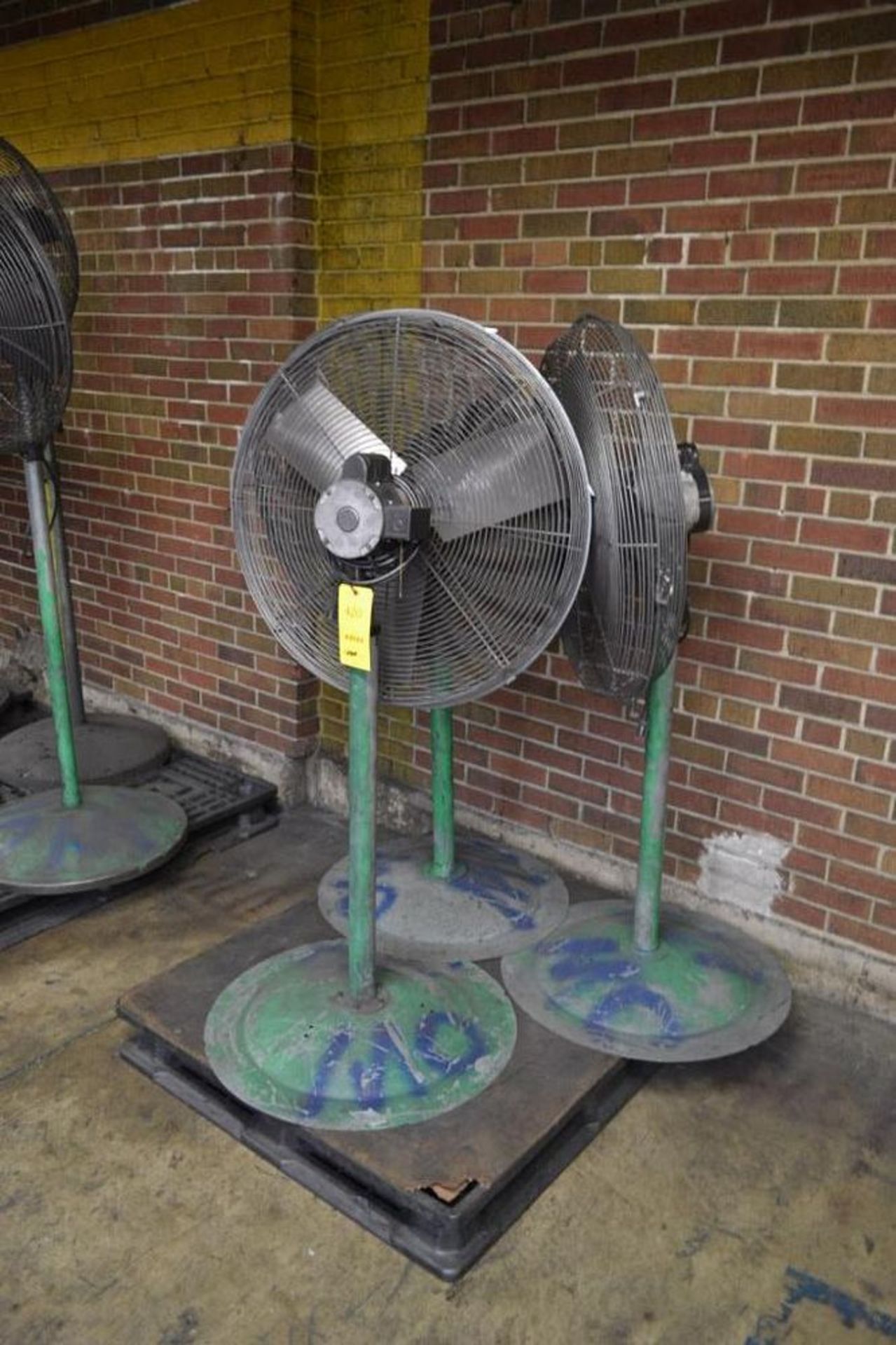 { Choice of lots: 420 } LOT: (3) Pedestal Fans