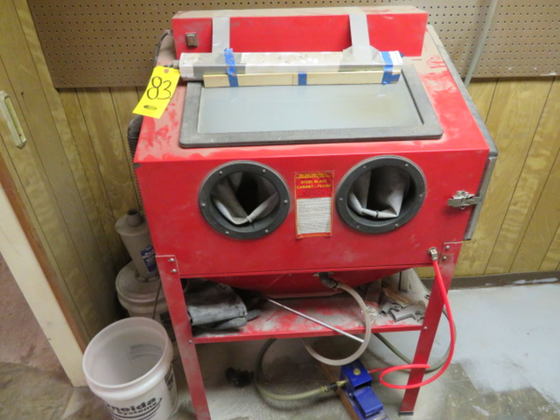 CENTRAL PNEUMATIC 93608 STEEL BLAST CABINET W/DUST COLLECTION UNIT