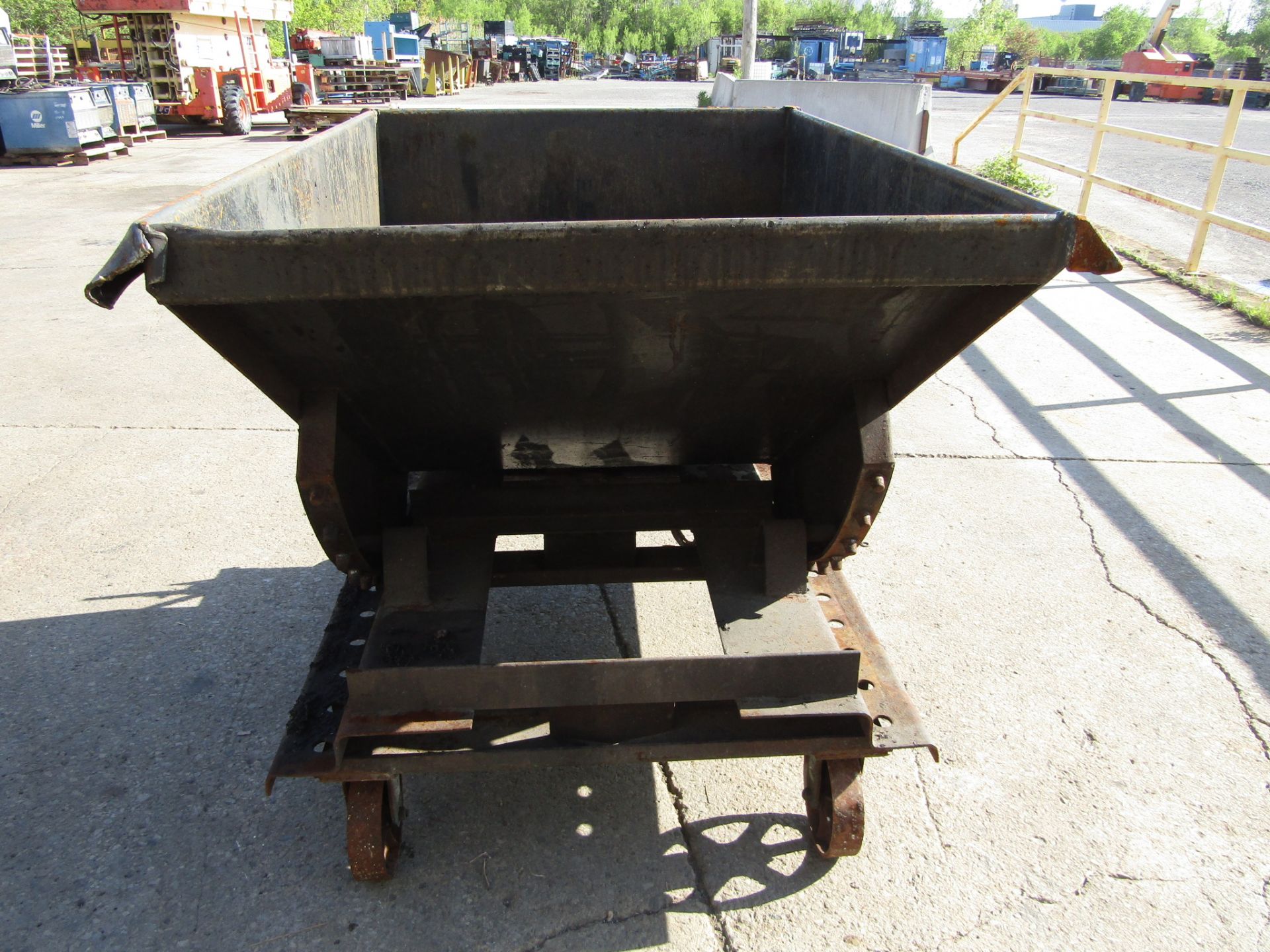 Dump Hopper / Tipster Bin on wheels