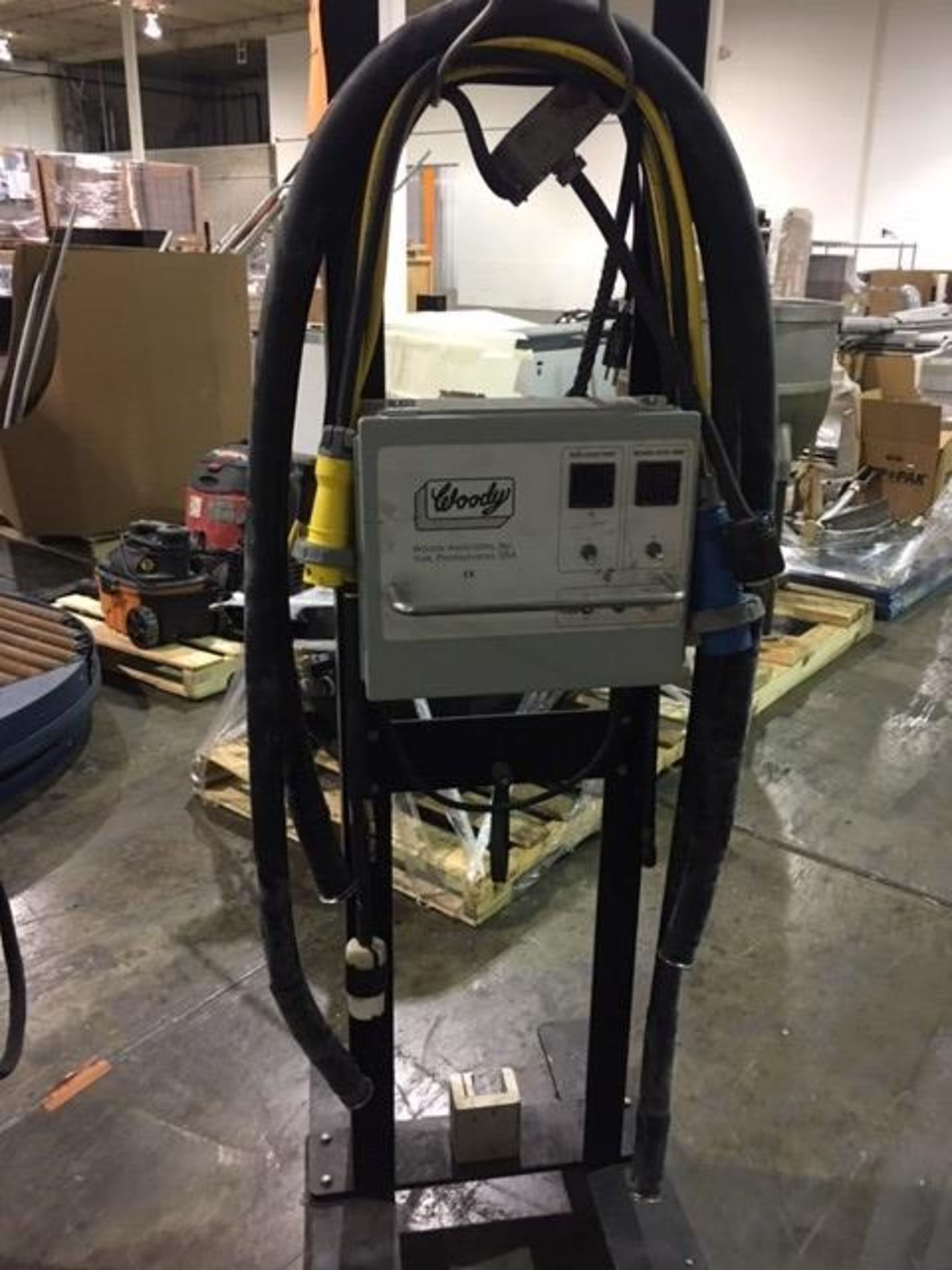 Woody 34" single loop stringer mounted over mesh conveyor with heated ...