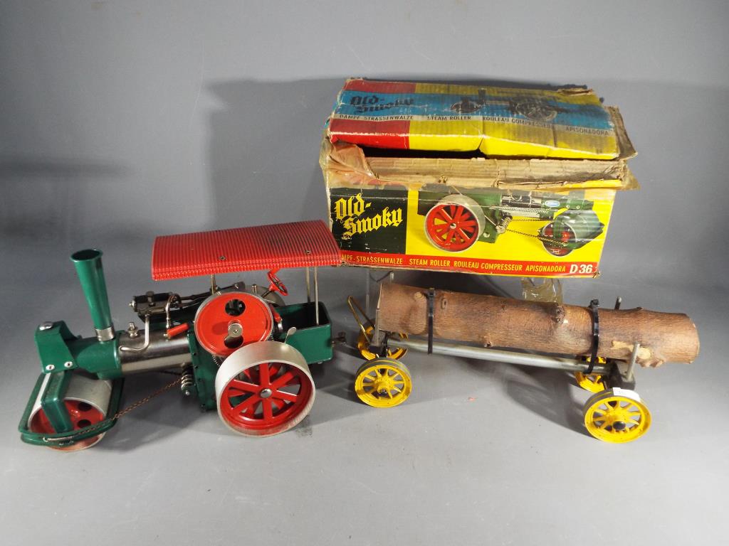 Wilesco - A Wilesco D36 live steam 'Old Smokey' steam roller traction ...