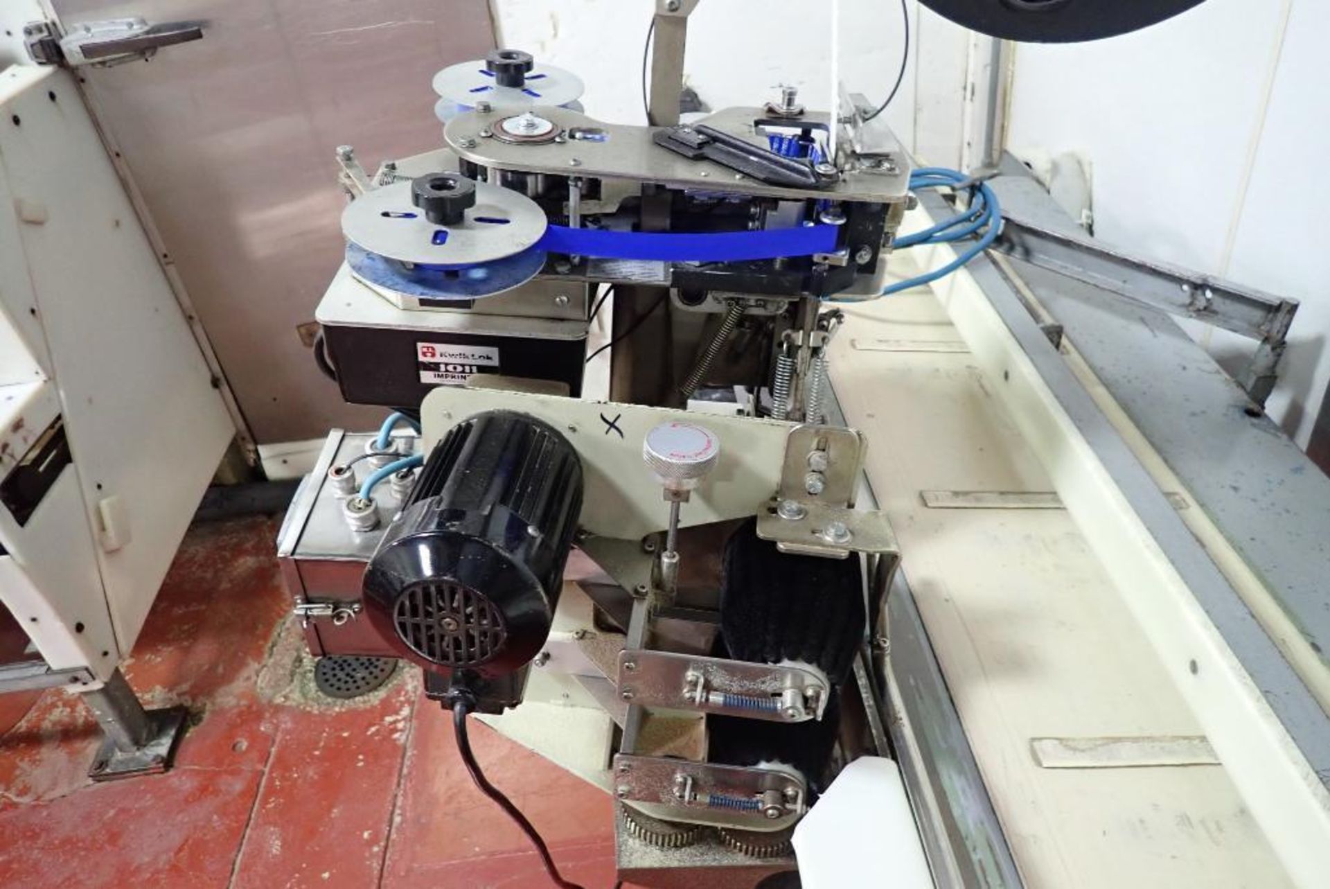 Kwik Lok automatic bag closer and conveyor, Kwik Lok bag closer, Type ...