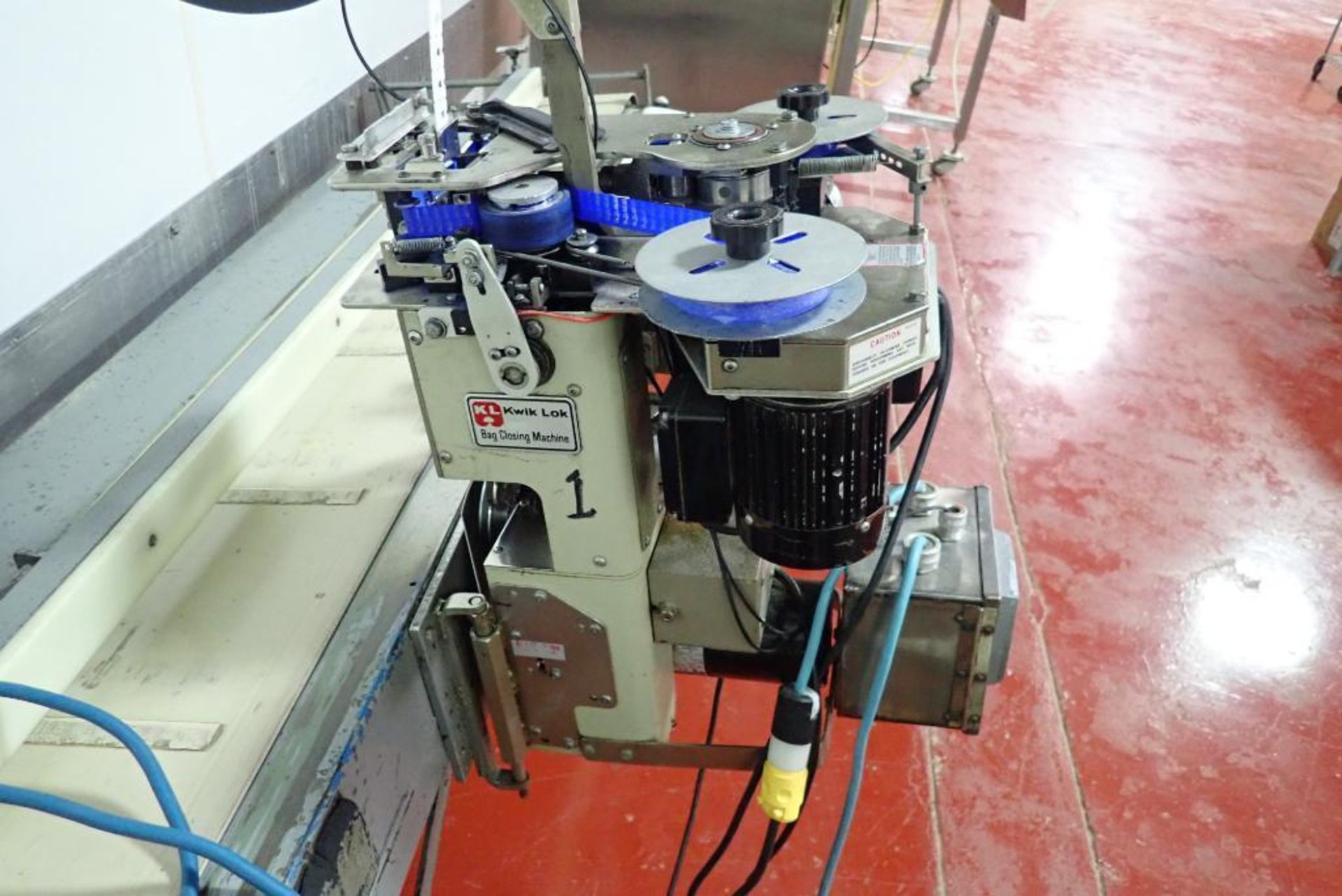 Kwik Lok automatic bag closer and conveyor, Kwik Lok bag closer, Type ...
