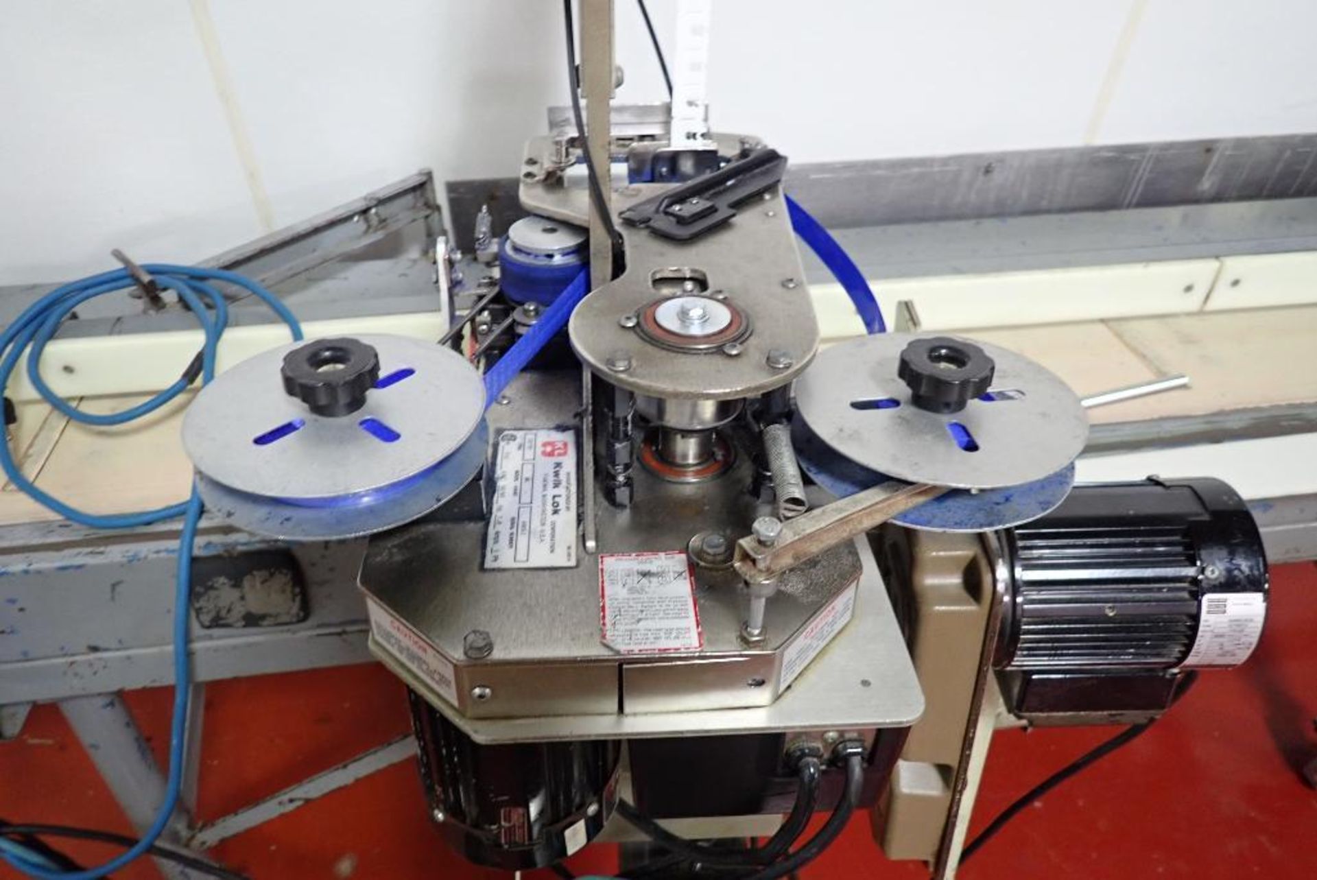 Kwik Lok automatic bag closer and conveyor, Kwik Lok bag closer, Type ...