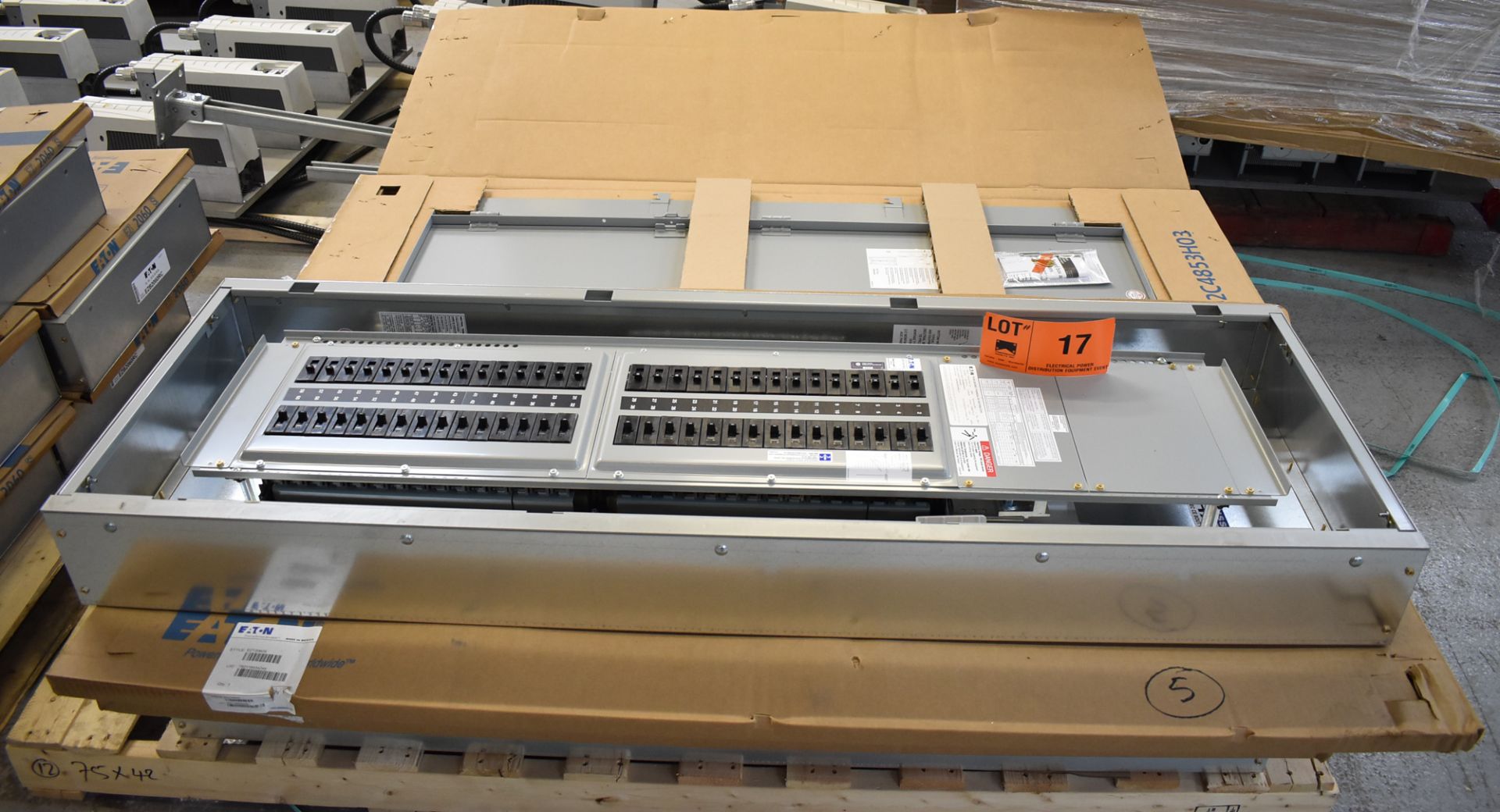 { Choice of lots: 17, 18 } LOT/ (3) EATON PRL2A 400AMP, 60 CIRCUITS ...