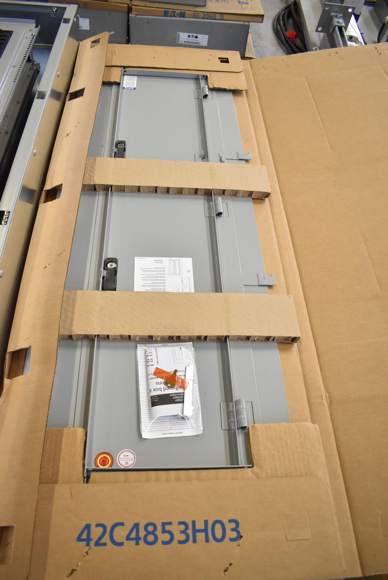 { Choice of lots: 17, 18 } LOT/ (3) EATON PRL2A 400AMP, 60 CIRCUITS ...