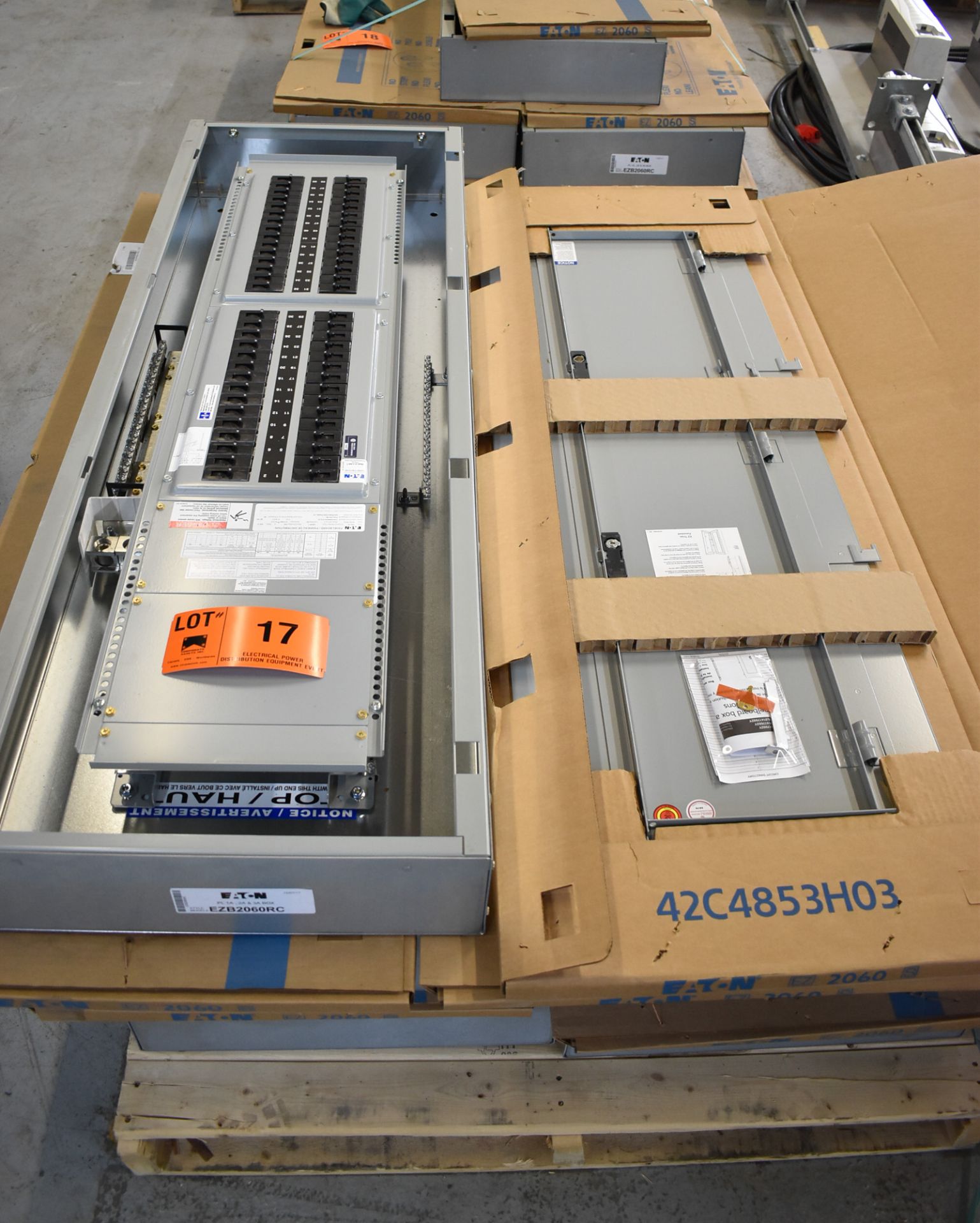 { Choice of lots: 17, 18 } LOT/ (3) EATON PRL2A 400AMP, 60 CIRCUITS ...