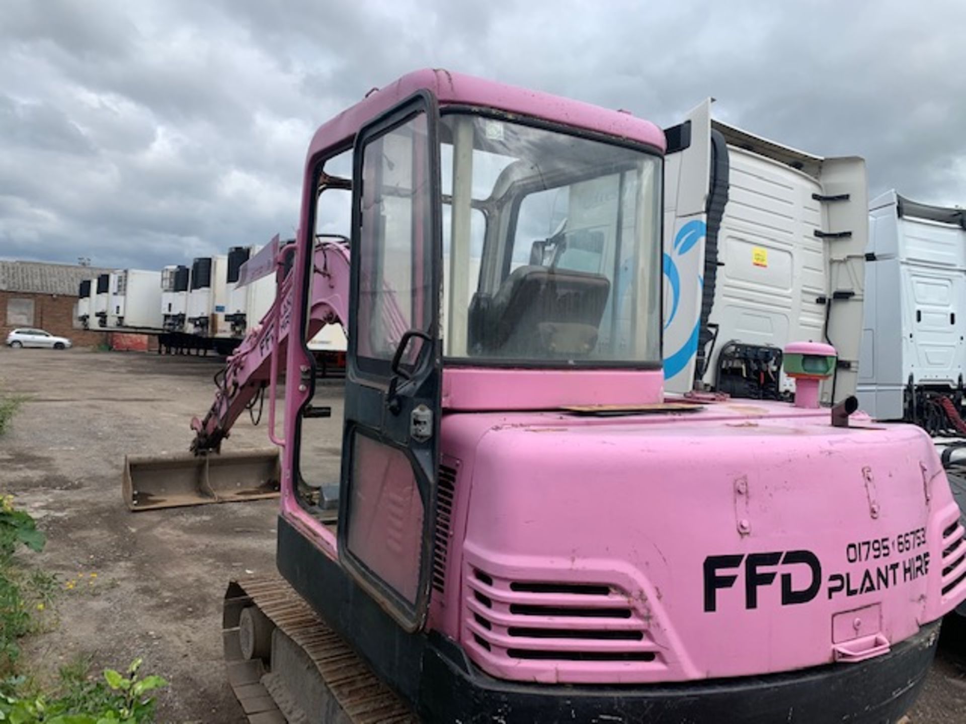 Daewoo EXCA S55 tracked excavator Serial No. 00249 YOM: 1998 NB: This ...
